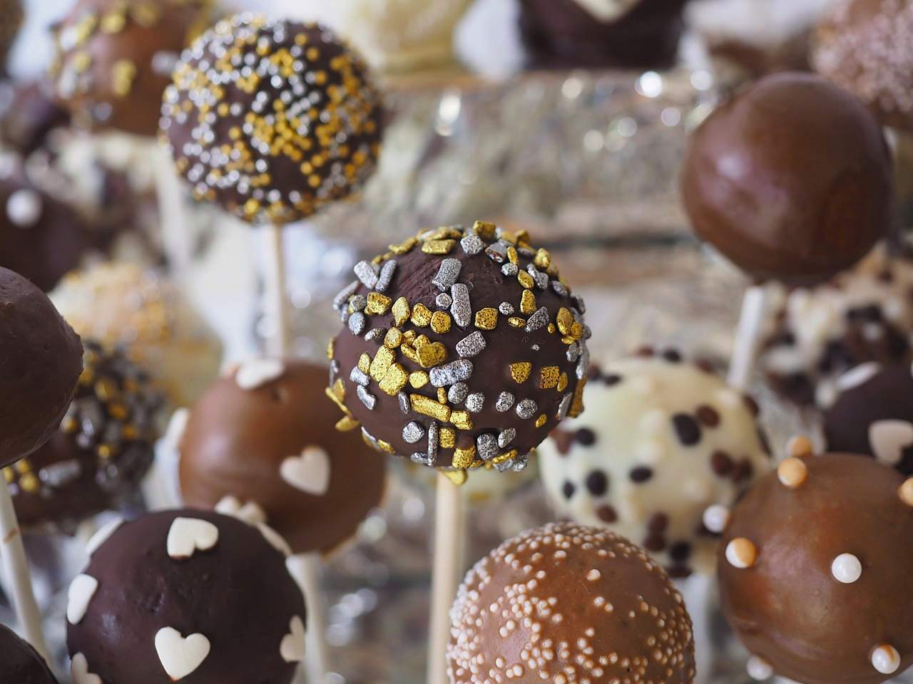 Solve p-Chocolate_cake_pops jigsaw puzzle online with 154 pieces
