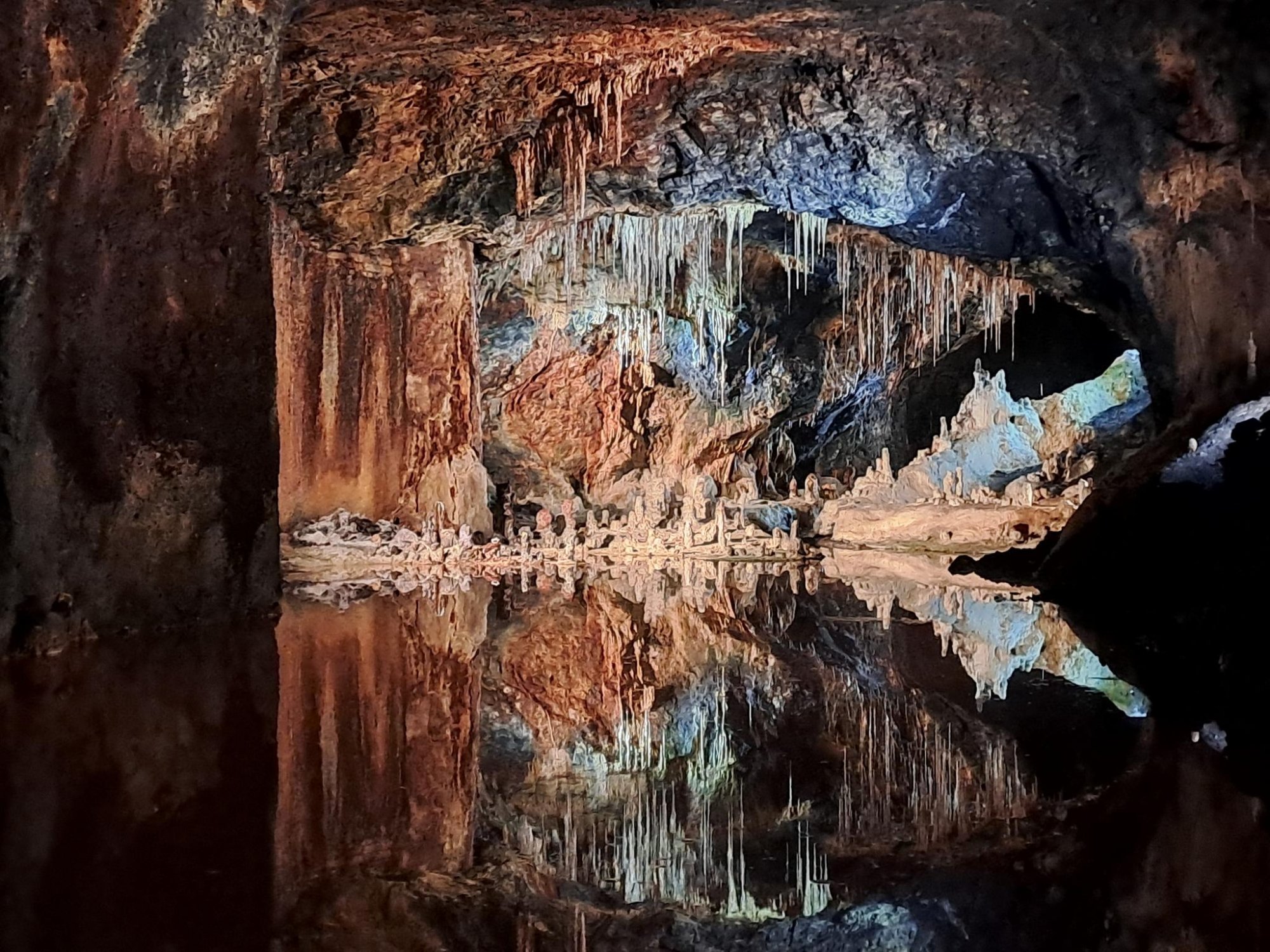 Solve Feengrotte Saalfeld jigsaw puzzle online with 165 pieces