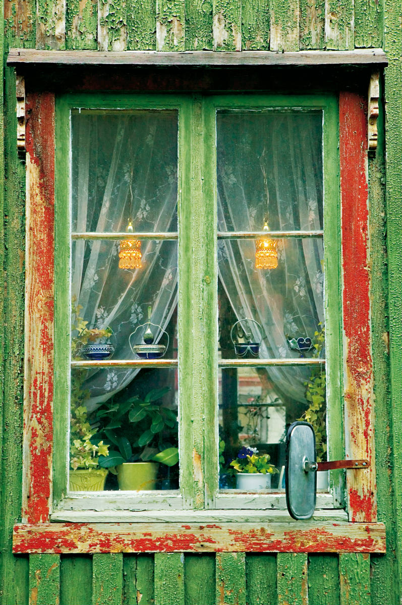 Solve window jigsaw puzzle online with 260 pieces