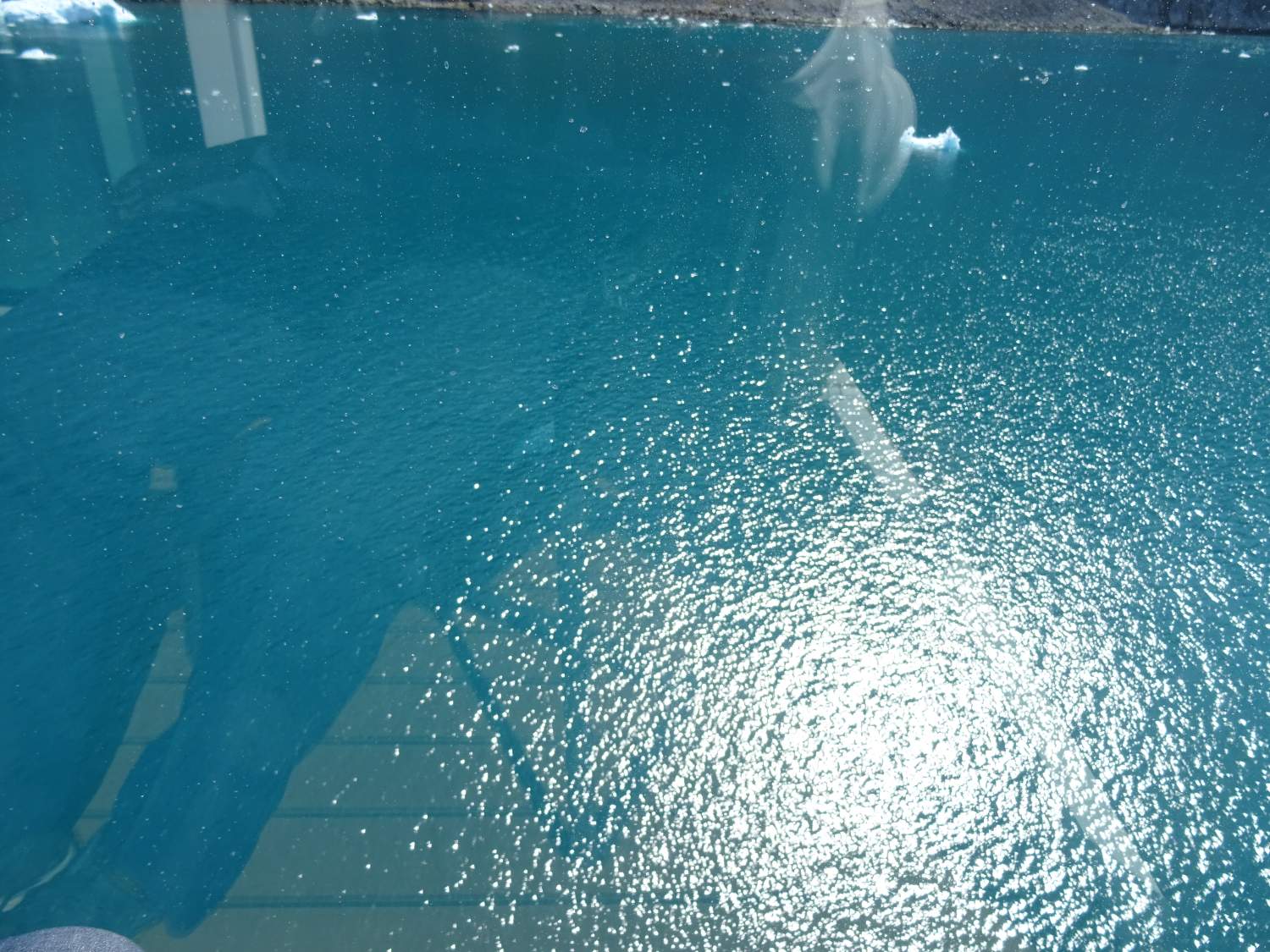 Solve light reflection jigsaw puzzle online with 108 pieces