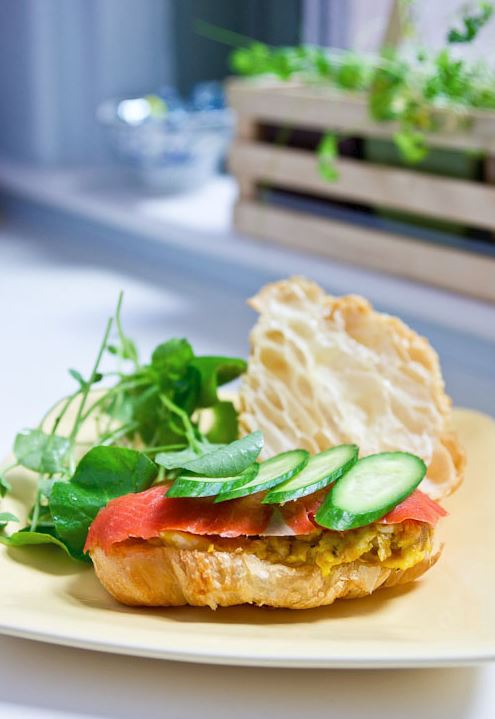 Solve Croissant Breakfast Sandwich jigsaw puzzle online with 54 pieces