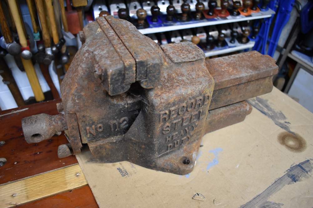 Solve A very heavy Record vice,minus a handle, a scrapyard find. jigsaw ...