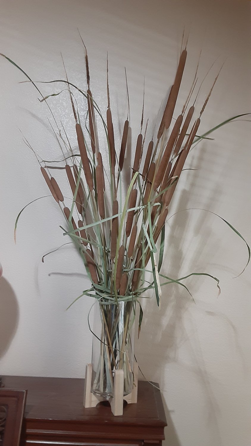 Solve A Cattail Bouquet 2023 jigsaw puzzle online with 144 pieces