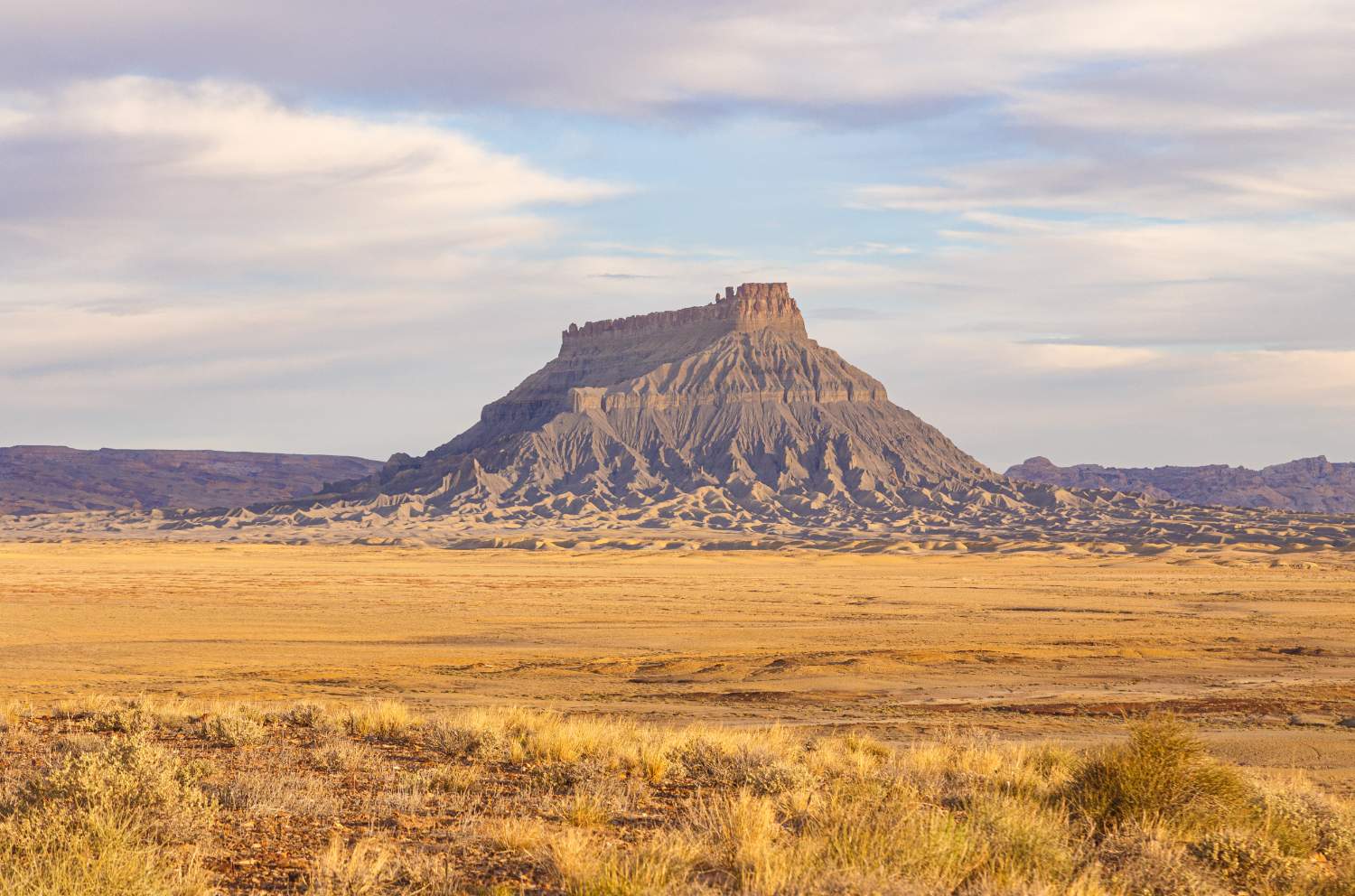 Solve ROCK FORMATION IN UTAH jigsaw puzzle online with 96 pieces