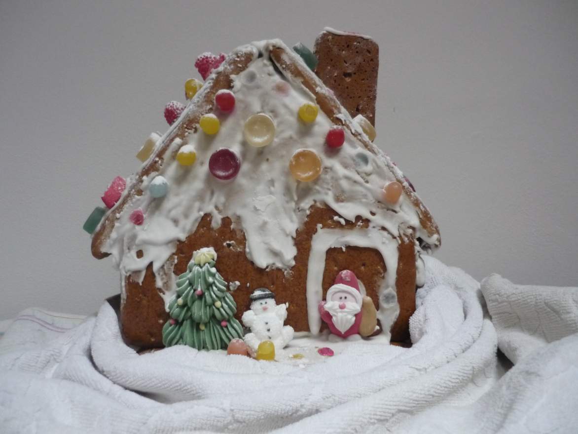 Solve Gingerbread house. jigsaw puzzle online with 20 pieces