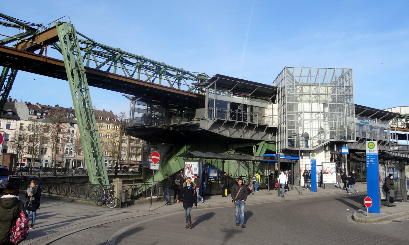 Solve Wuppertal (Mono Rail) Germany jigsaw puzzle online with 40 pieces