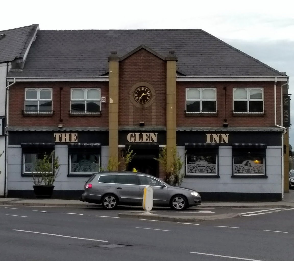 Solve THE GLEN INN jigsaw puzzle online with 42 pieces