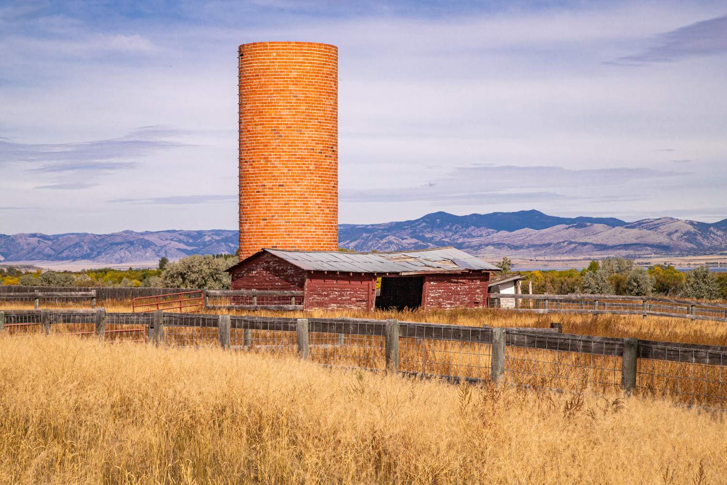 Solve A RECTANGLE AND A CYLINDER jigsaw puzzle online with 96 pieces