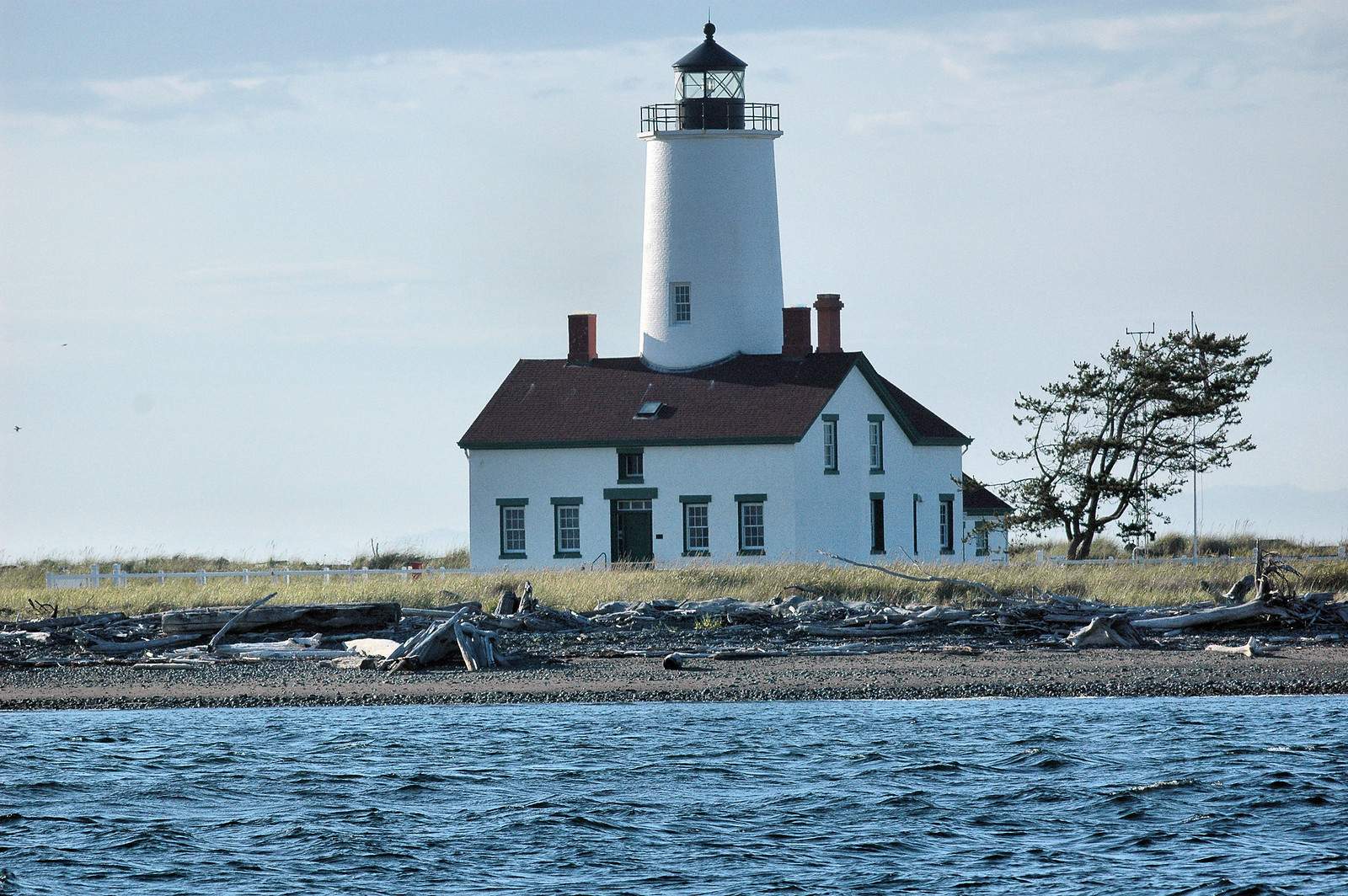 Solve dungness spit lighthouse jigsaw puzzle online with 117 pieces