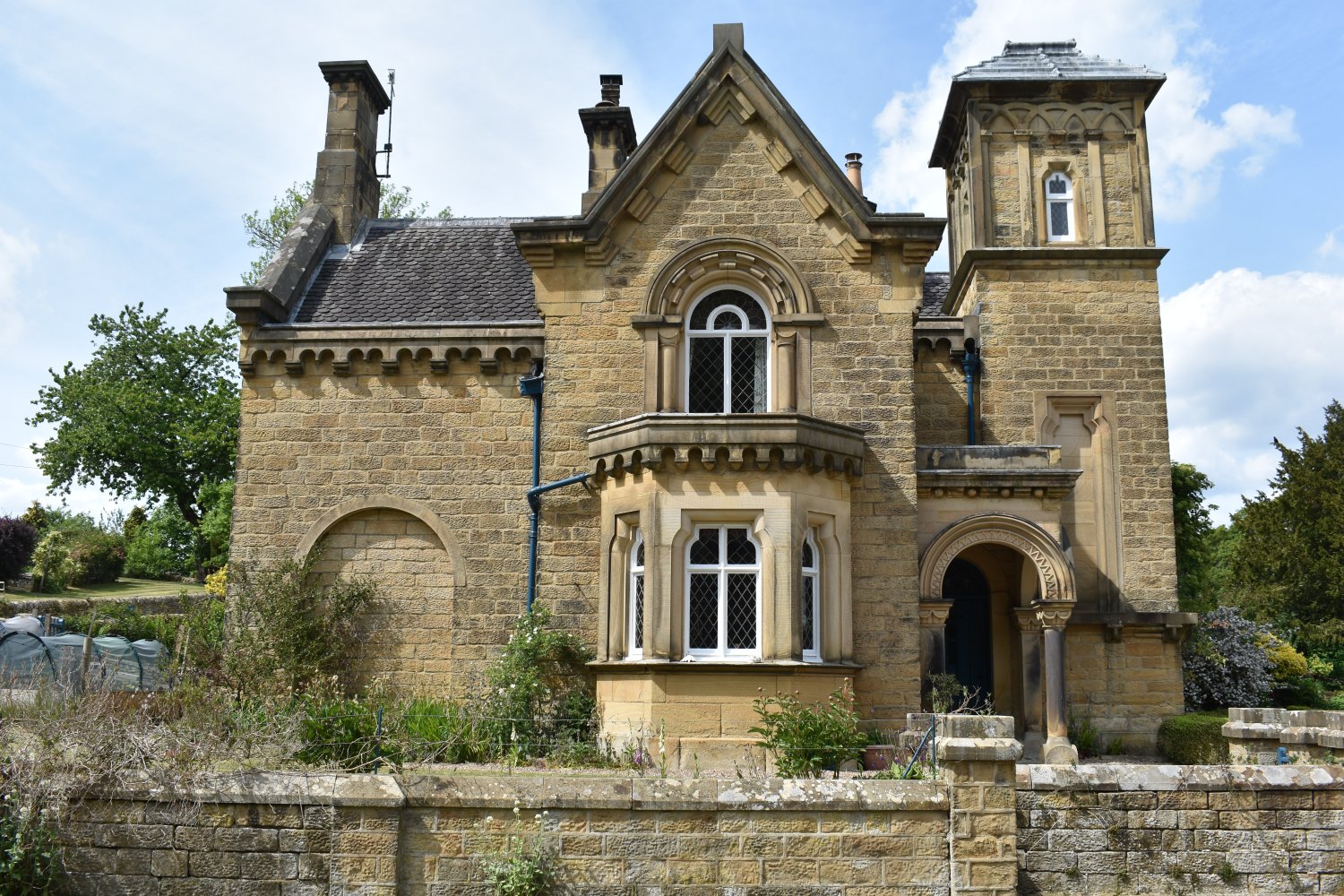 Solve An old house in Edensor village, Derbyshire England. jigsaw ...