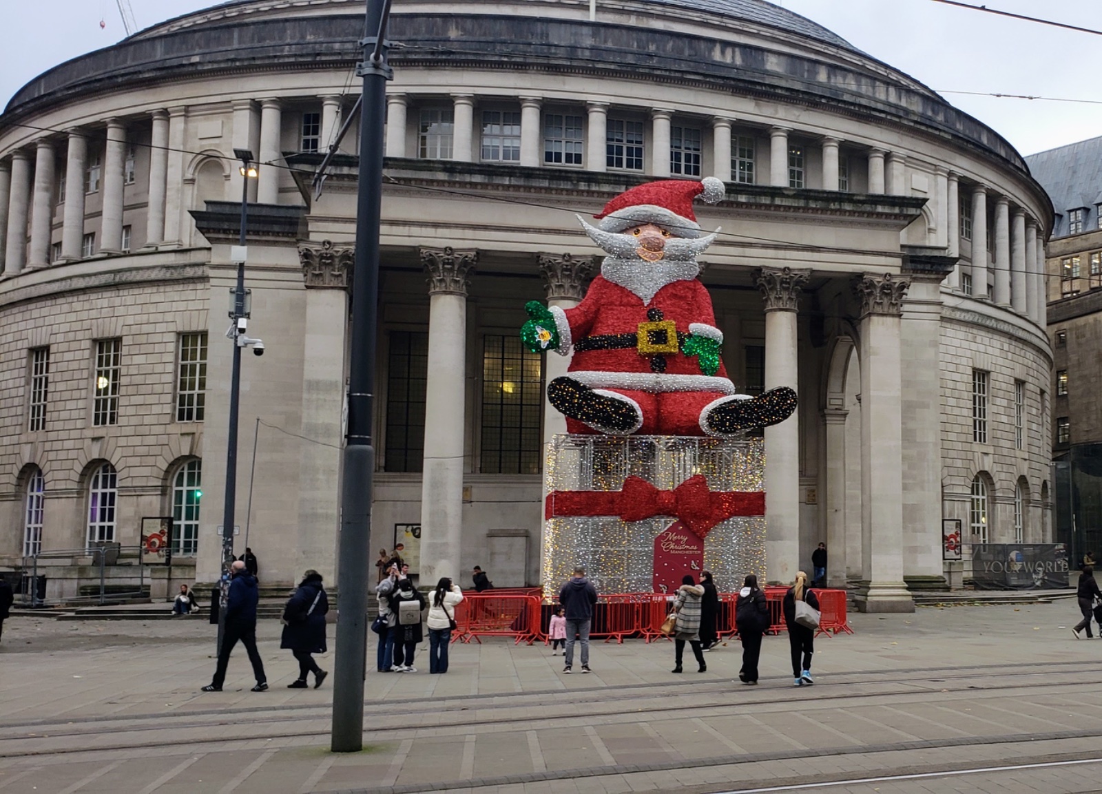 Solve Central Library, Manchester jigsaw puzzle online with 48 pieces