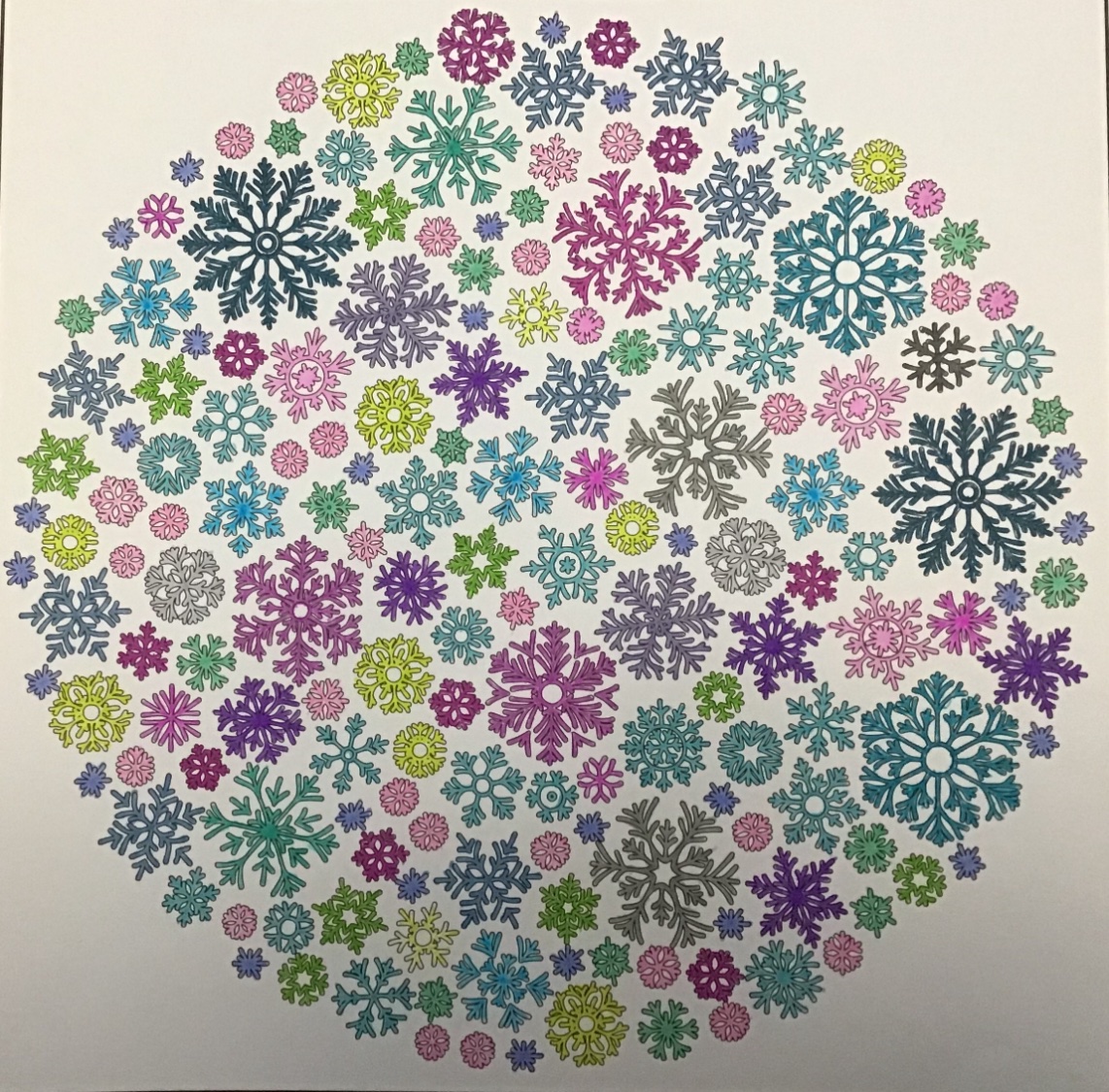 Solve snowflakes jigsaw puzzle online with 25 pieces