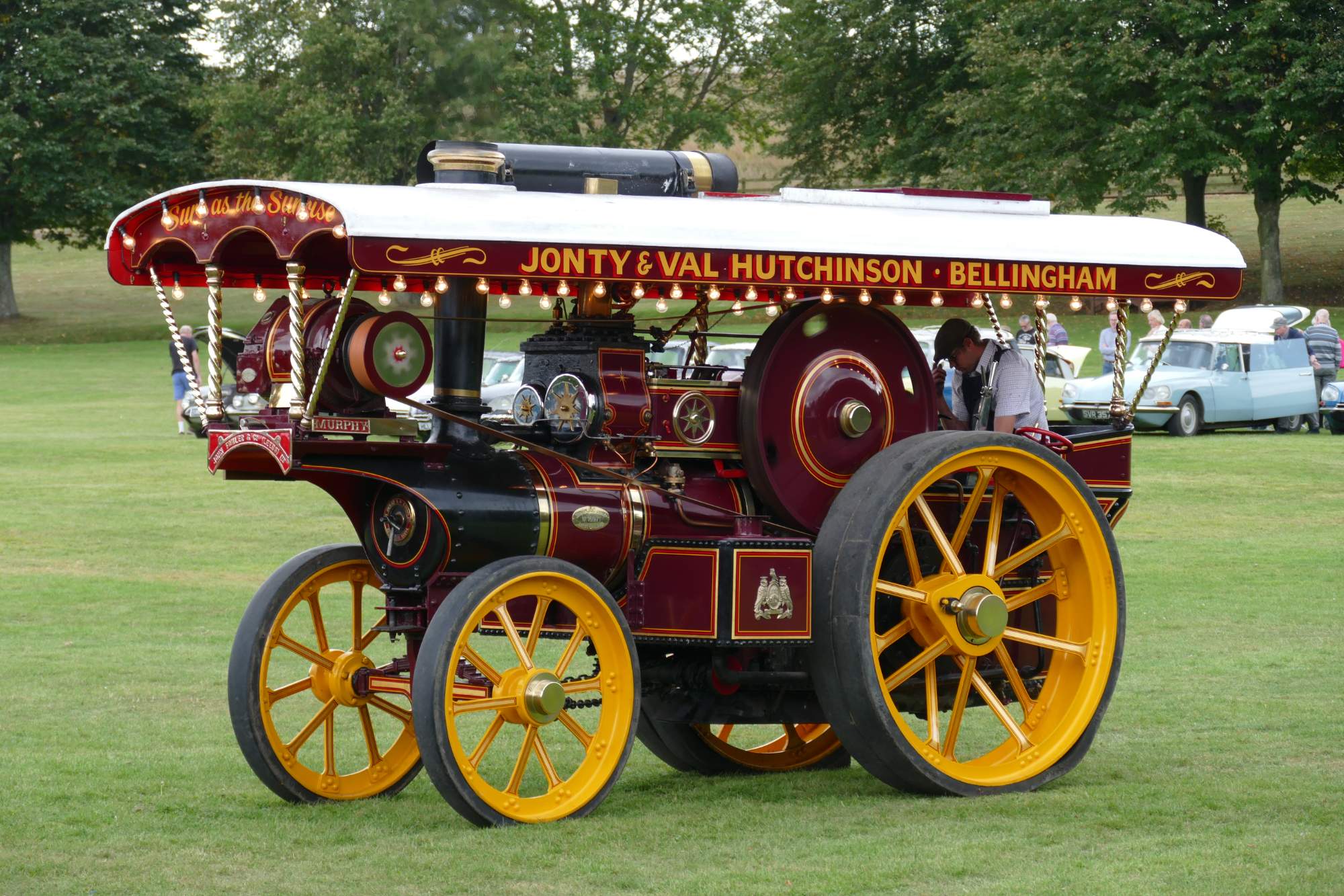 Solve Fowler Showman's Tractor 16971 "Murphy" jigsaw puzzle online with ...