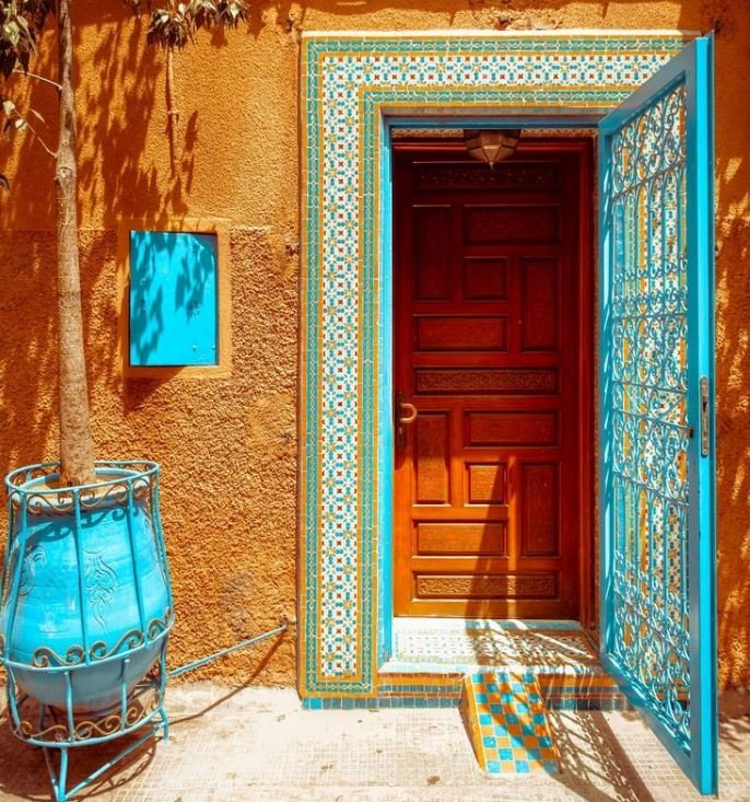Solve "Moroccan Entry" jigsaw puzzle online with 56 pieces