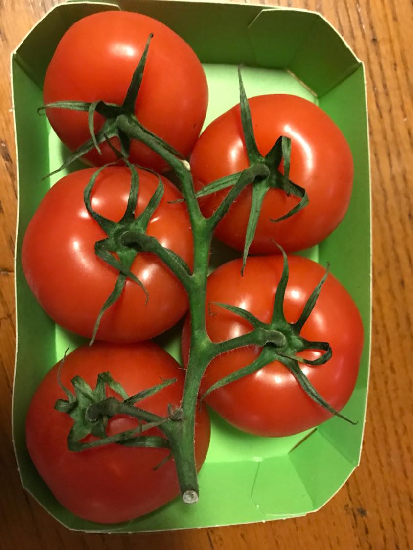 Solve tomatoes jigsaw puzzle online with 63 pieces