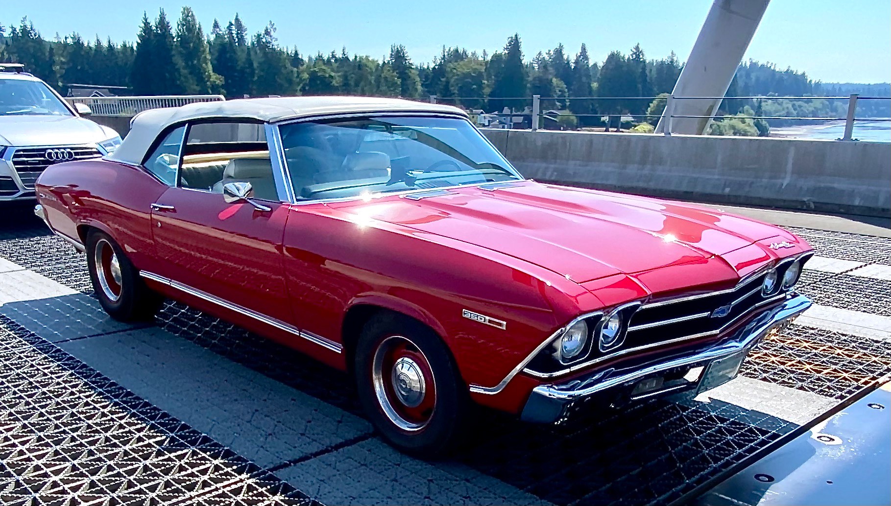 Solve 1969 Chevrolet Chevelle jigsaw puzzle online with 66 pieces