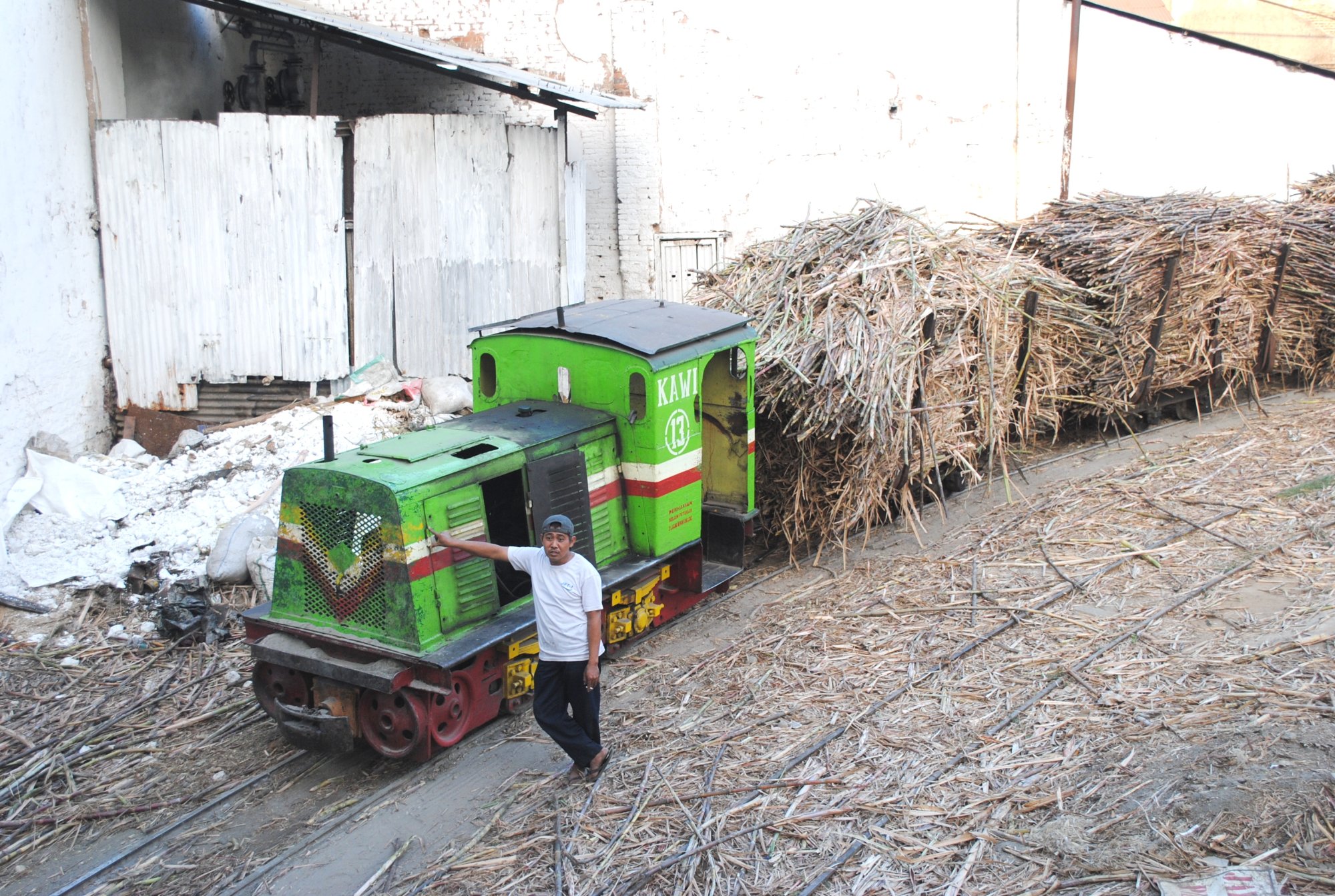 Solve KAWI Rejosarie sugar mill, Java jigsaw puzzle online with 176 pieces