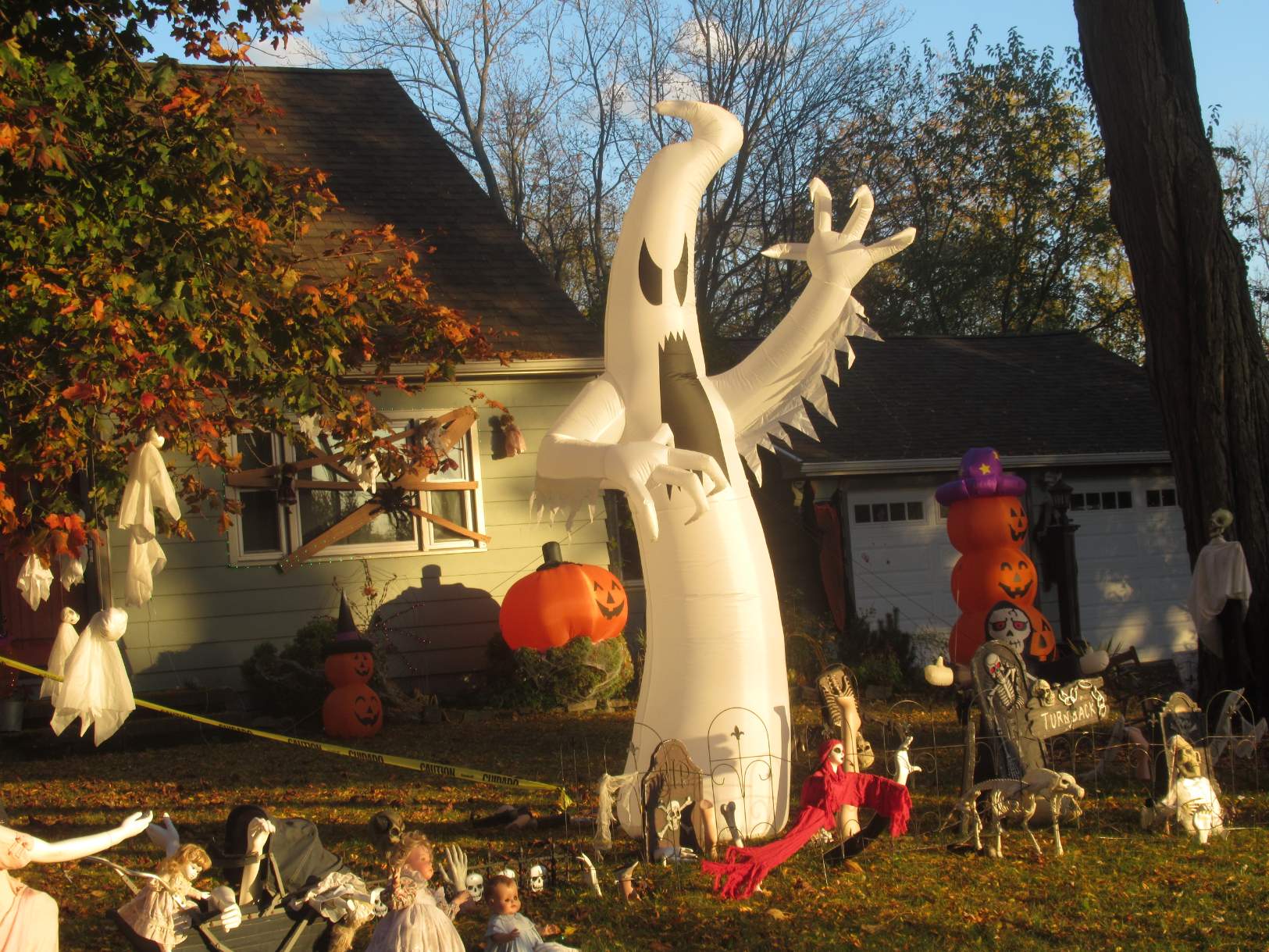 Solve Halloween Horror jigsaw puzzle online with 130 pieces