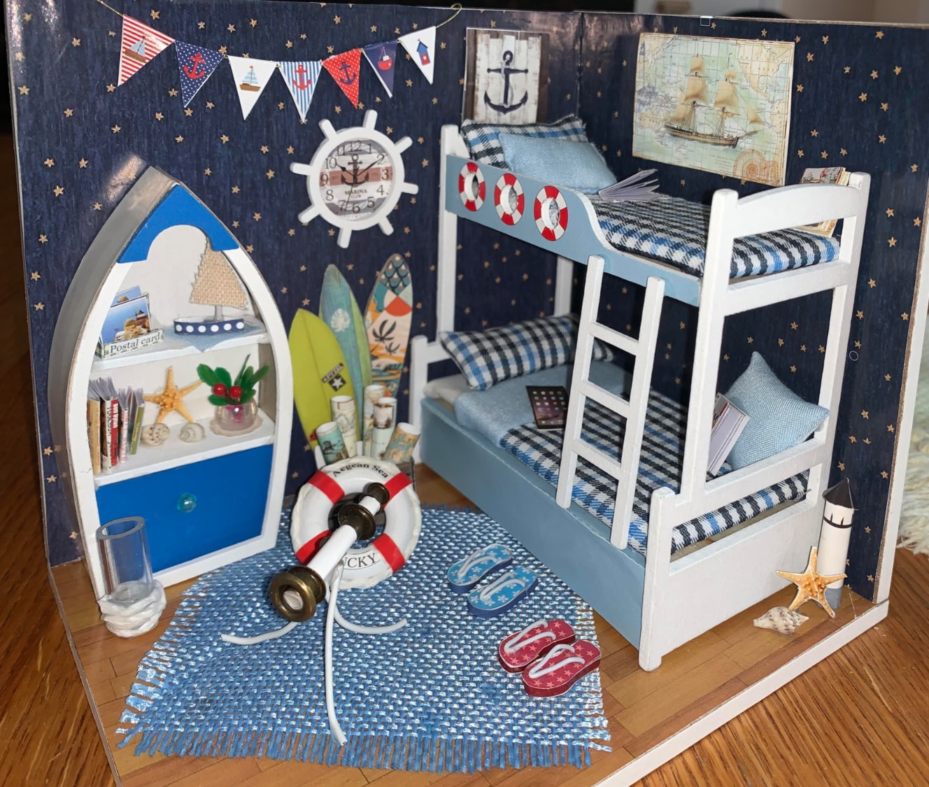 Solve Tiny room jigsaw puzzle online with 56 pieces