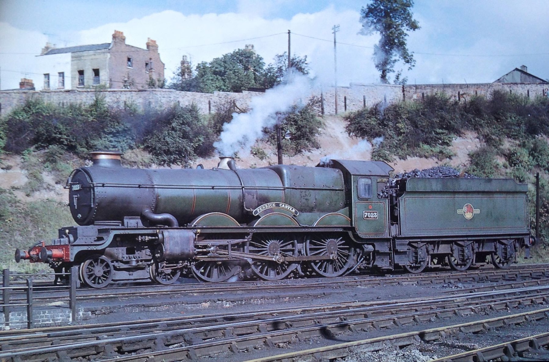 Solve GWR Castle Class 4-6-0 7023 Penrice Castle. jigsaw puzzle online ...