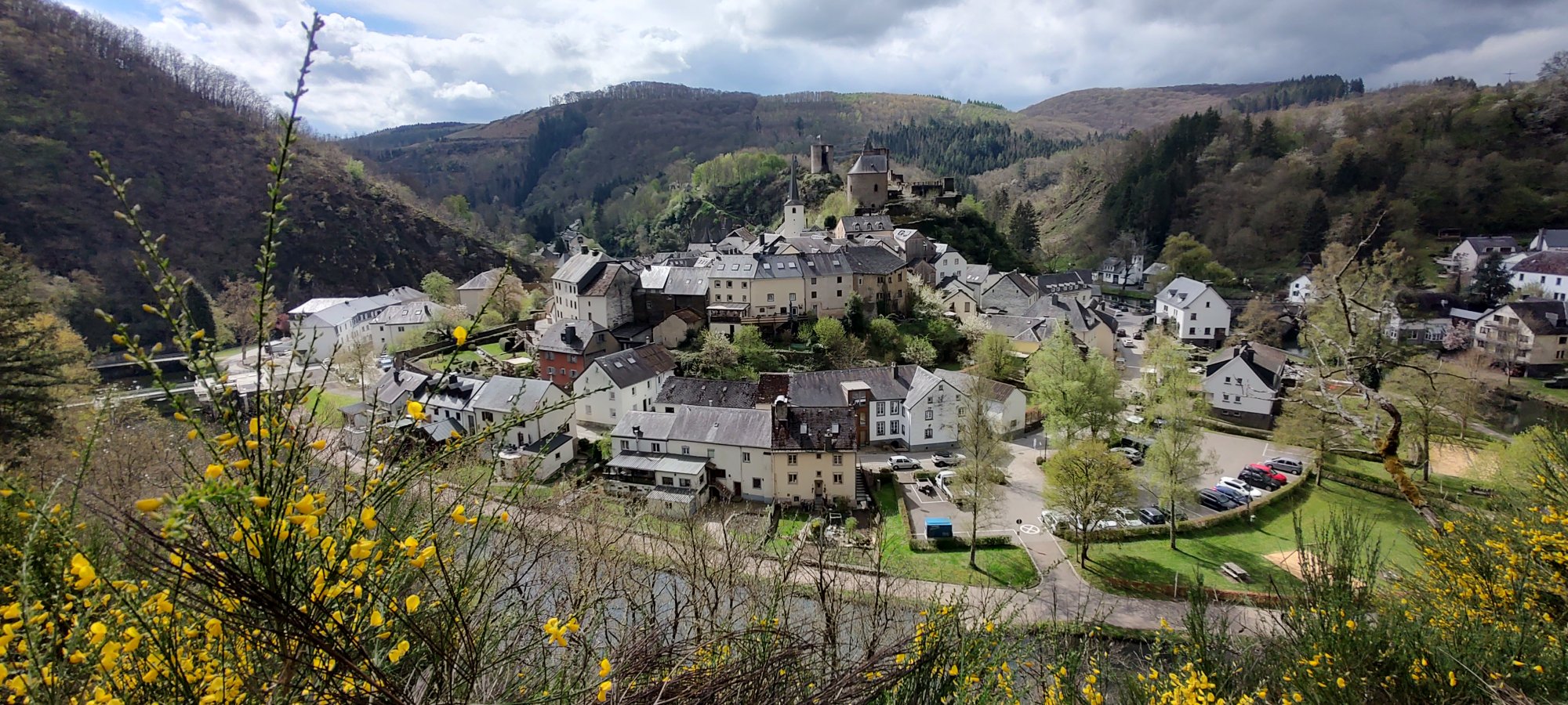 Solve Esch-sur-Sure jigsaw puzzle online with 144 pieces