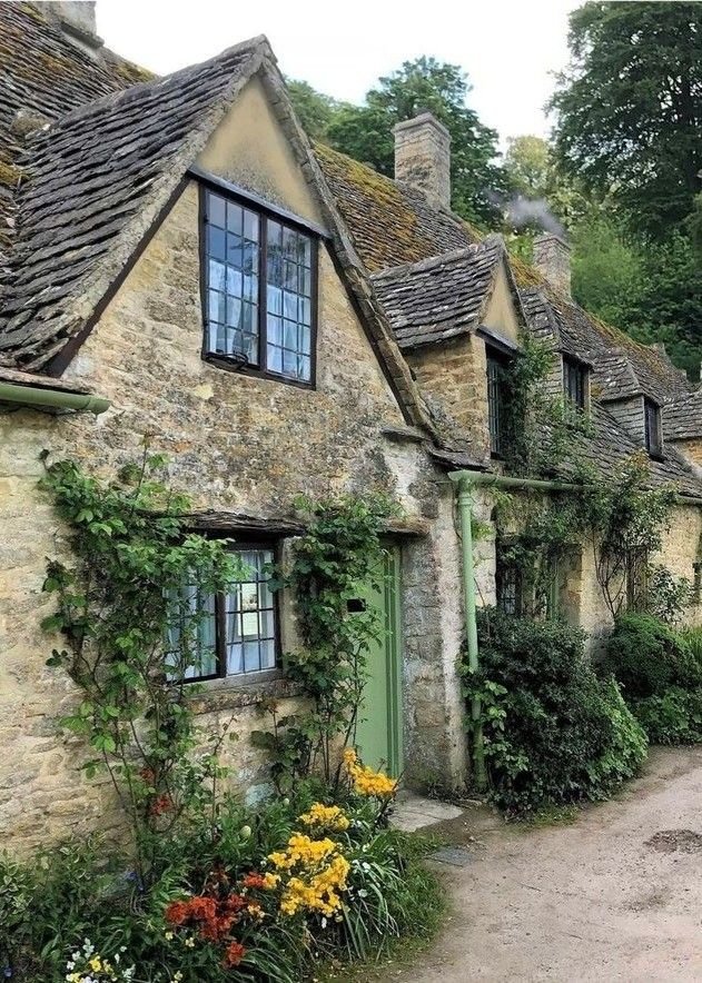 Solve in the village jigsaw puzzle online with 54 pieces