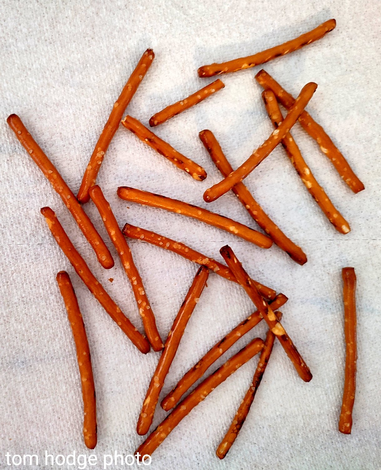 Solve pretzels on a paper towel jigsaw puzzle online with 72 pieces