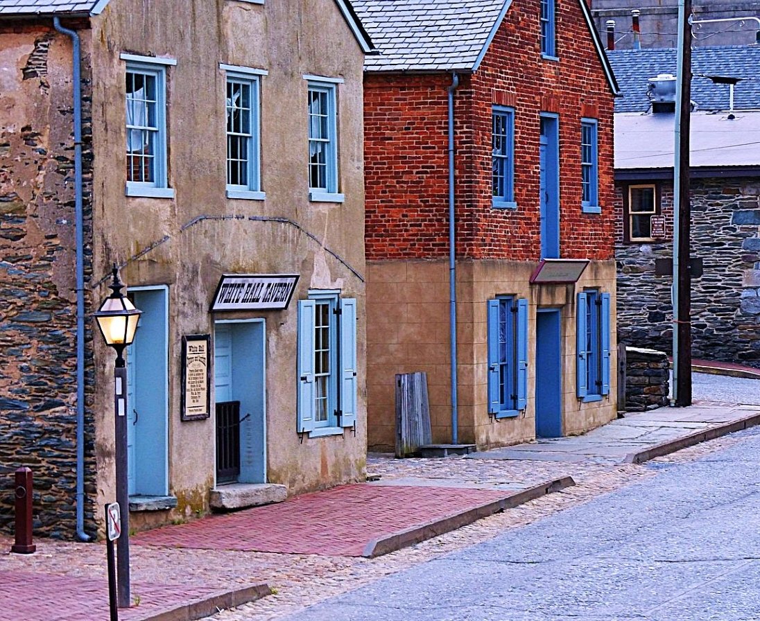 Solve Harpers Ferry jigsaw puzzle online with 238 pieces