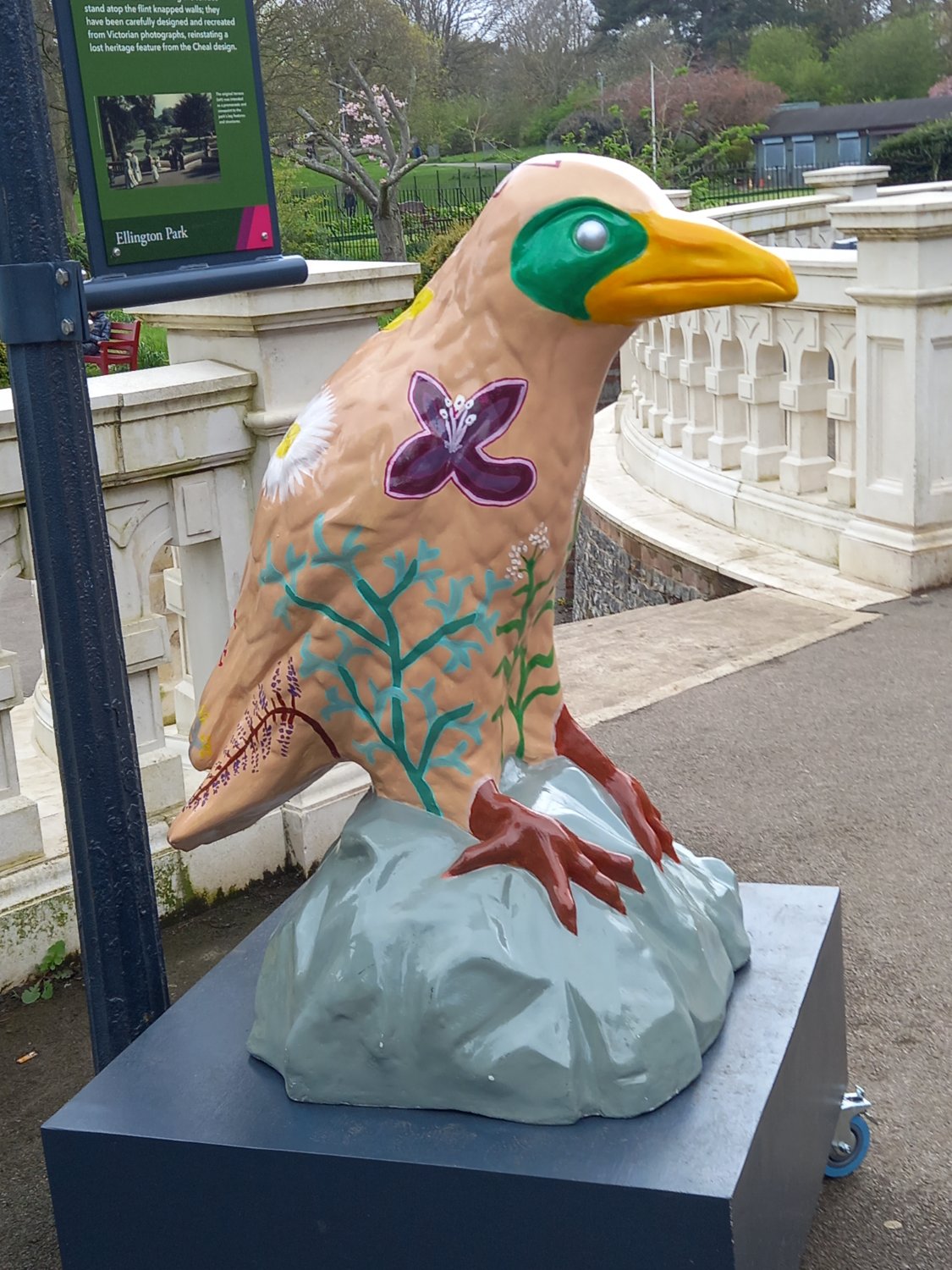 Solve Ramsgate Raven Trail jigsaw puzzle online with 80 pieces