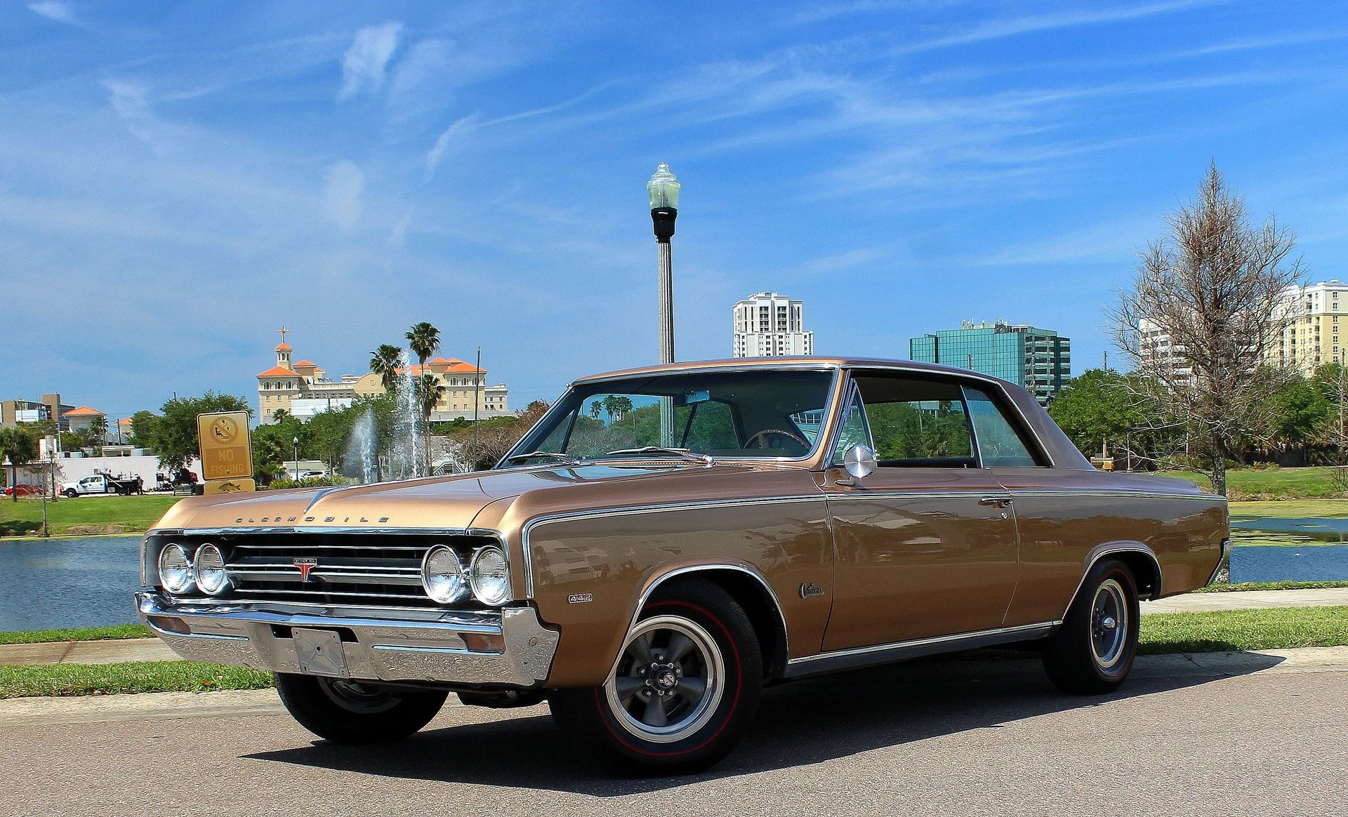 Solve 1964 Oldsmobile Cutlass 442 jigsaw puzzle online with 150 pieces