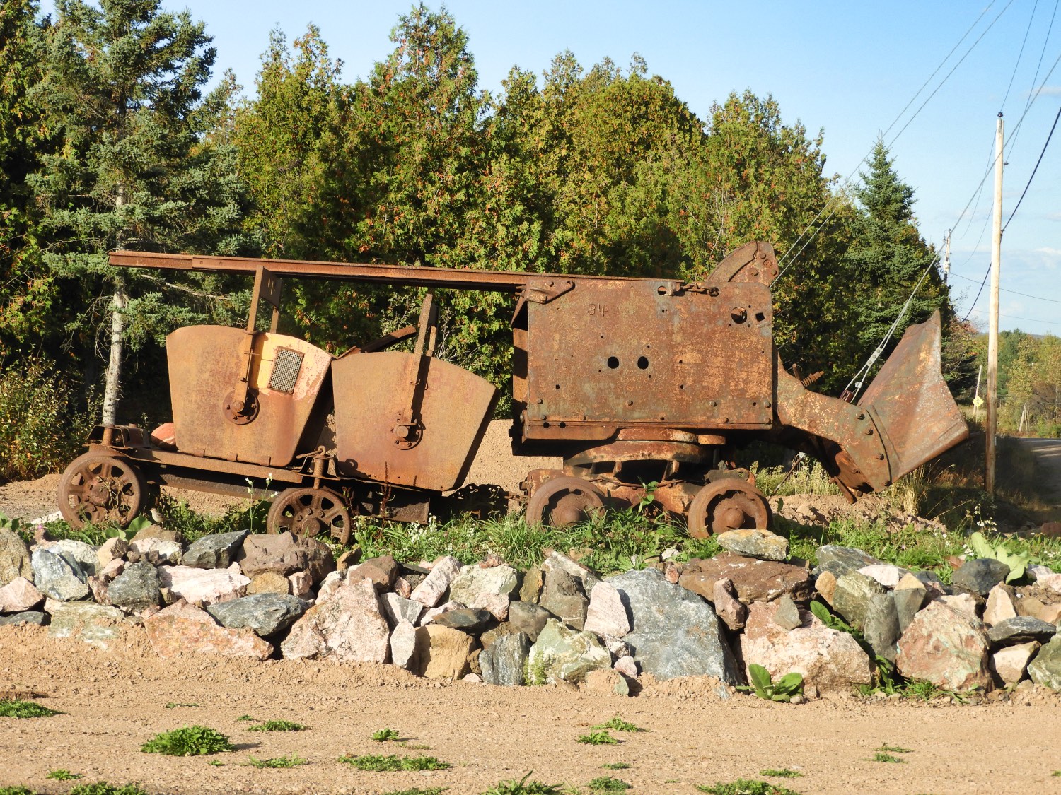 Solve Old mining equipment jigsaw puzzle online with 20 pieces