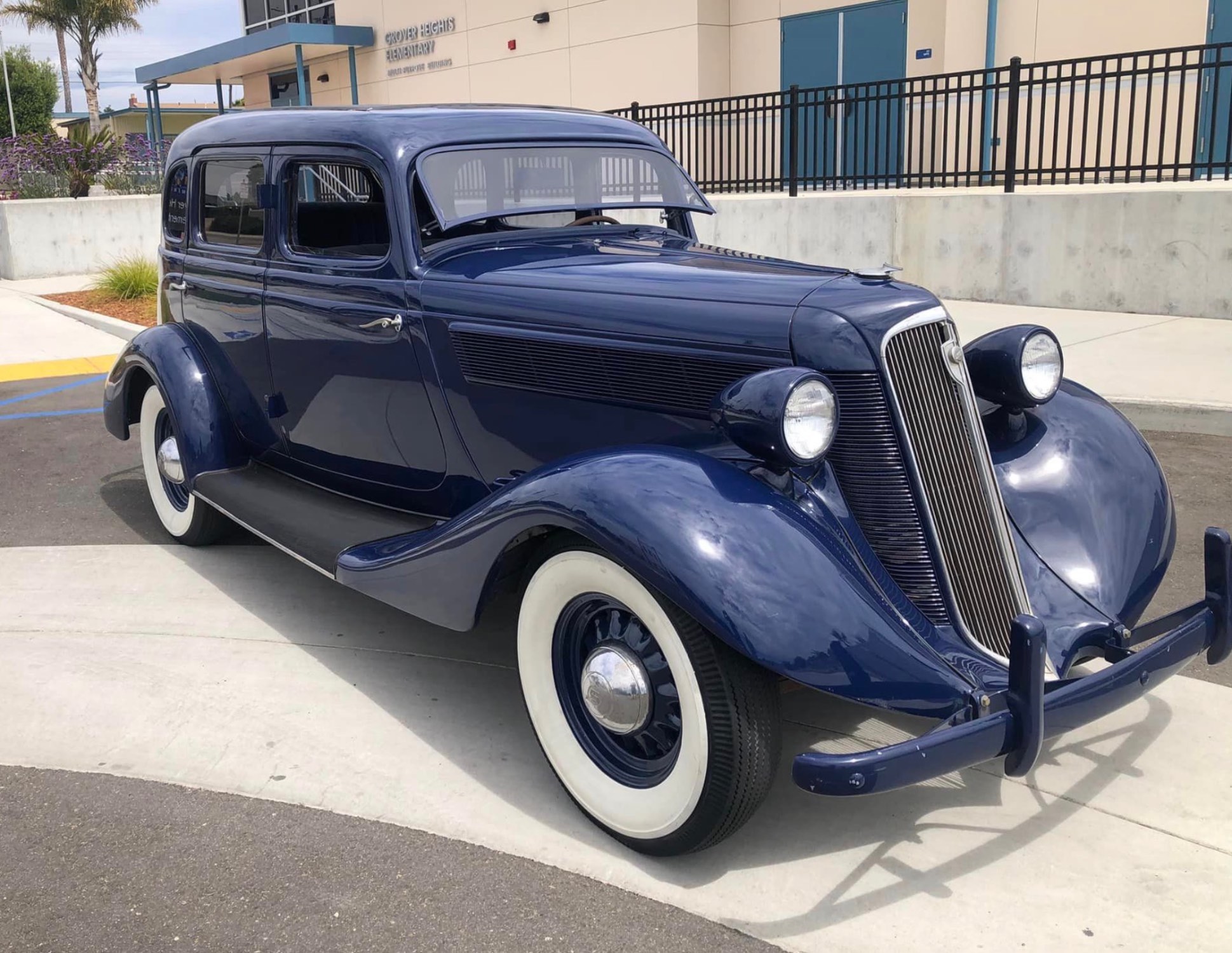 Solve 1935 Studebaker Dictator-restored jigsaw puzzle online with 154 ...