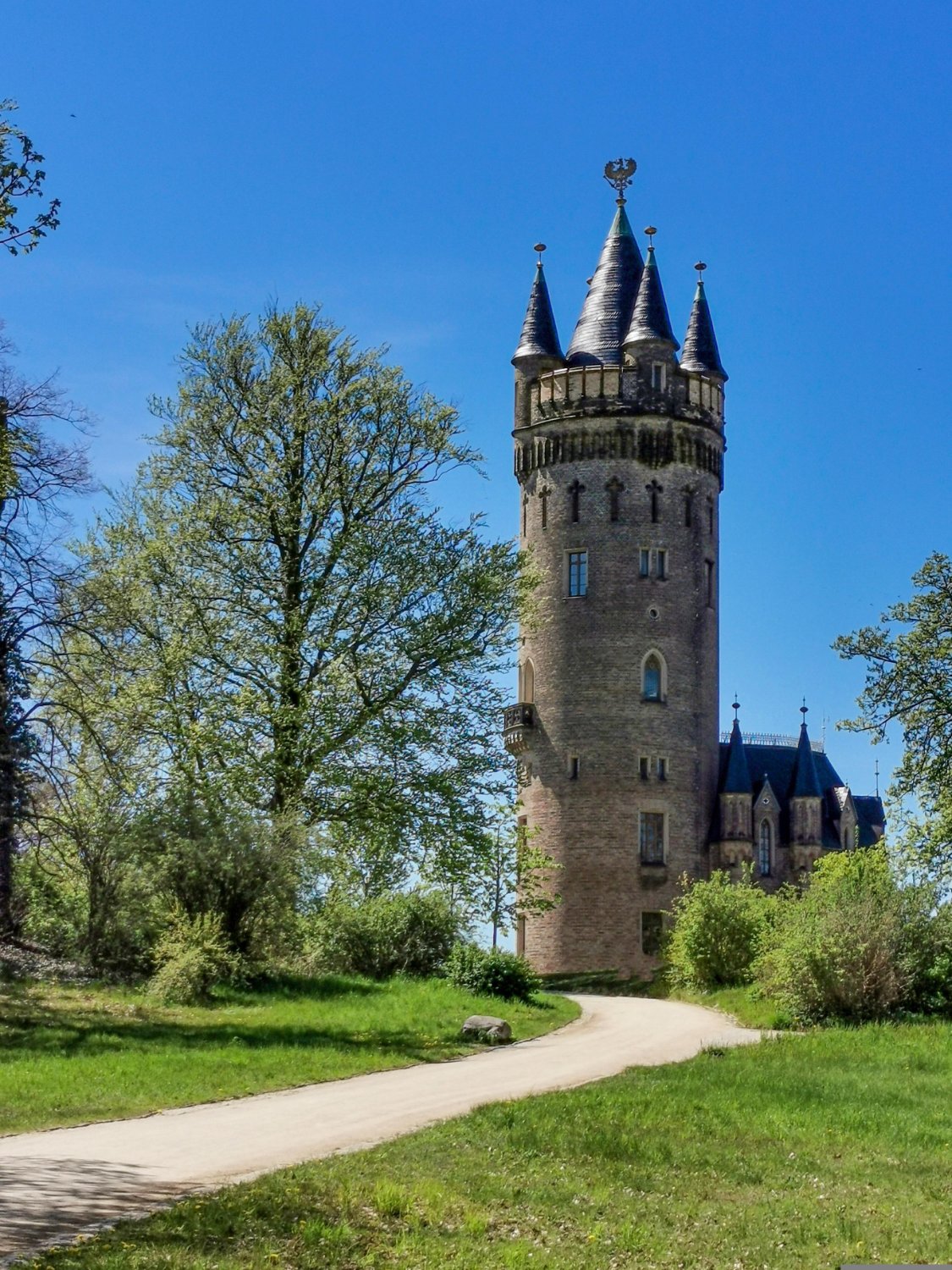 Solve Flatow Tower in Babelsberg Park 01 jigsaw puzzle online with 252 ...