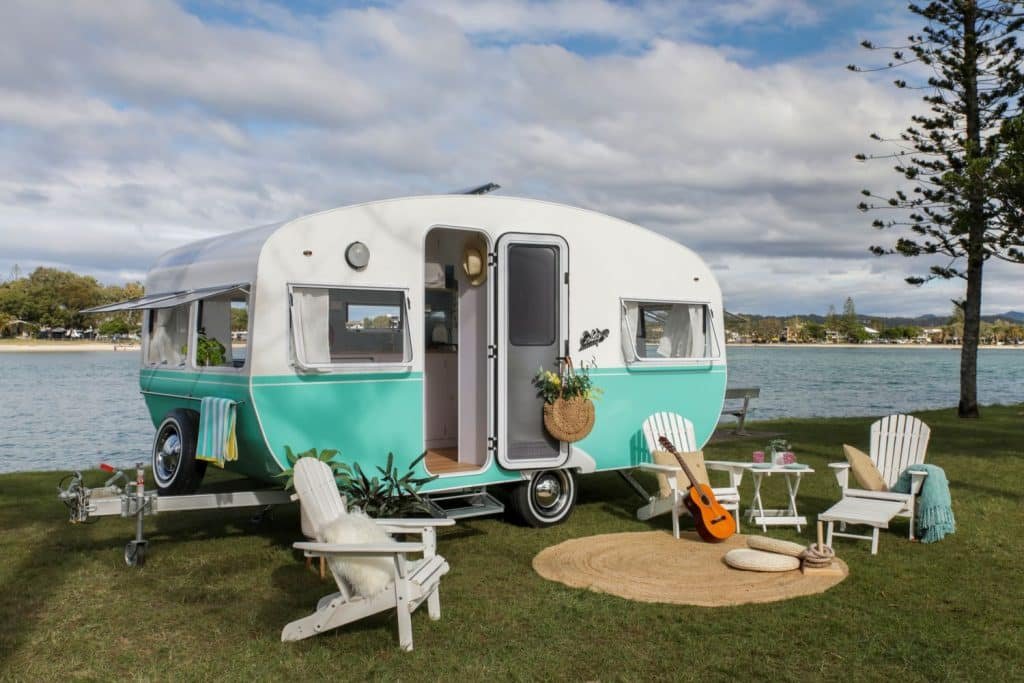 Solve 251110 - Goldy Caravan - handmade Australian caravans jigsaw ...