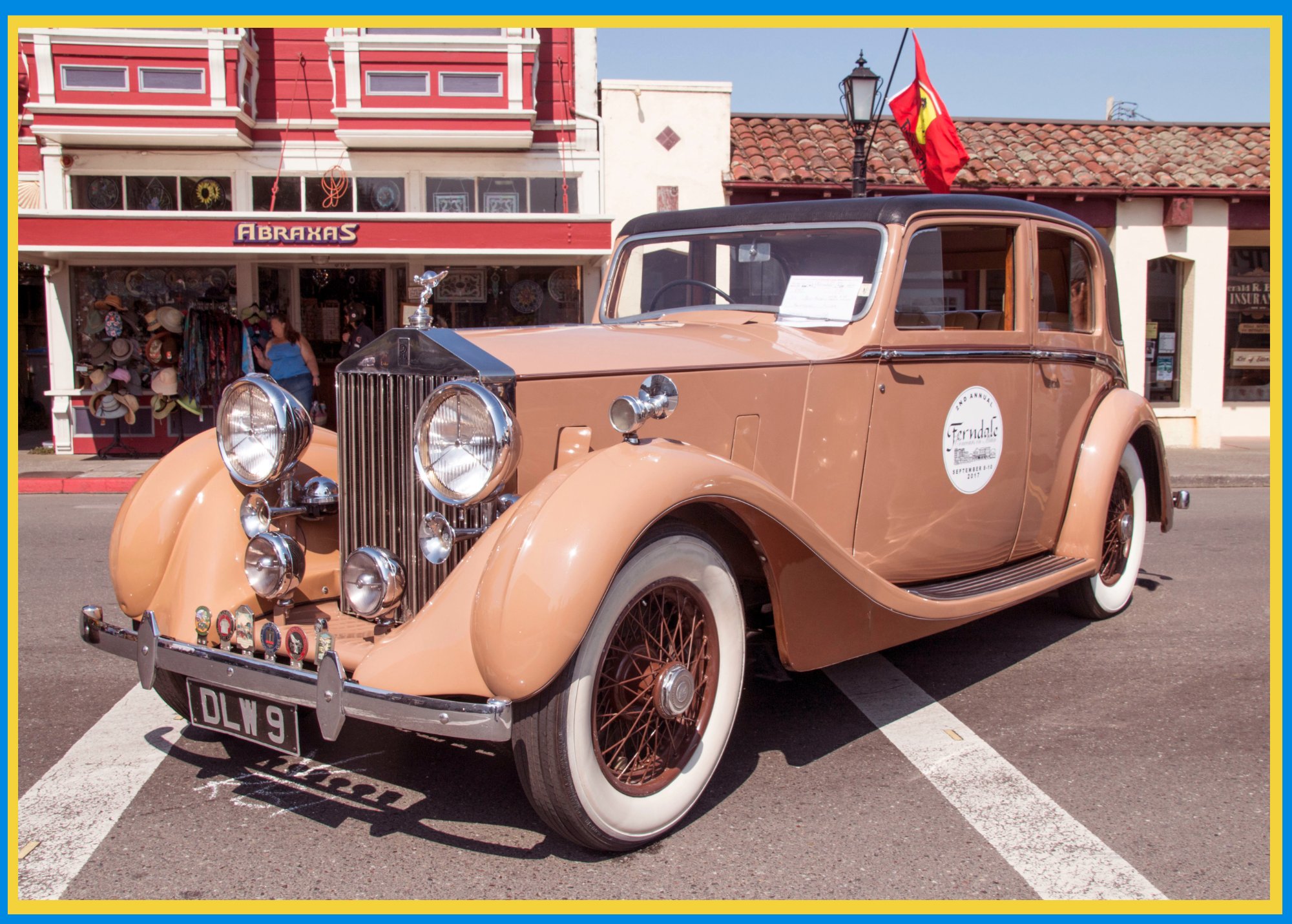 Solve 1937 RR 6 25-30 saloon jigsaw puzzle online with 88 pieces