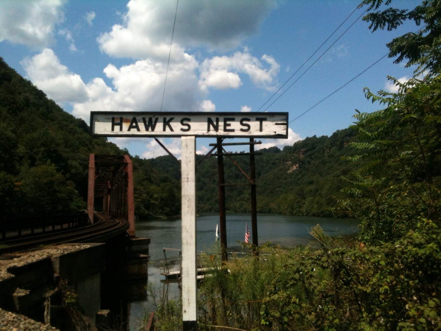 Jigsaw Puzzle | 80 Teile | Hawks Nest sign by New River CSX bridge | Jigidi