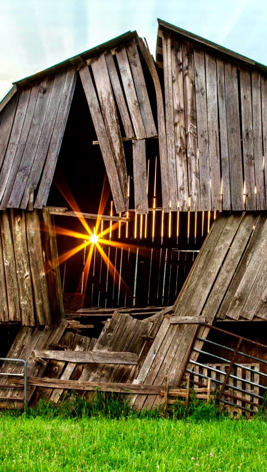 Solve Fractured. jigsaw puzzle online with 120 pieces