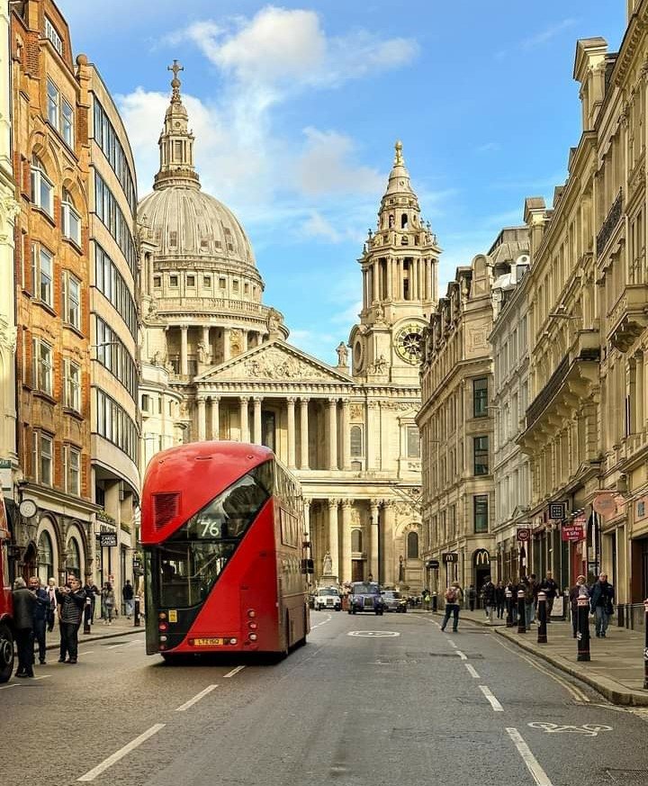 Solve London jigsaw puzzle online with 80 pieces
