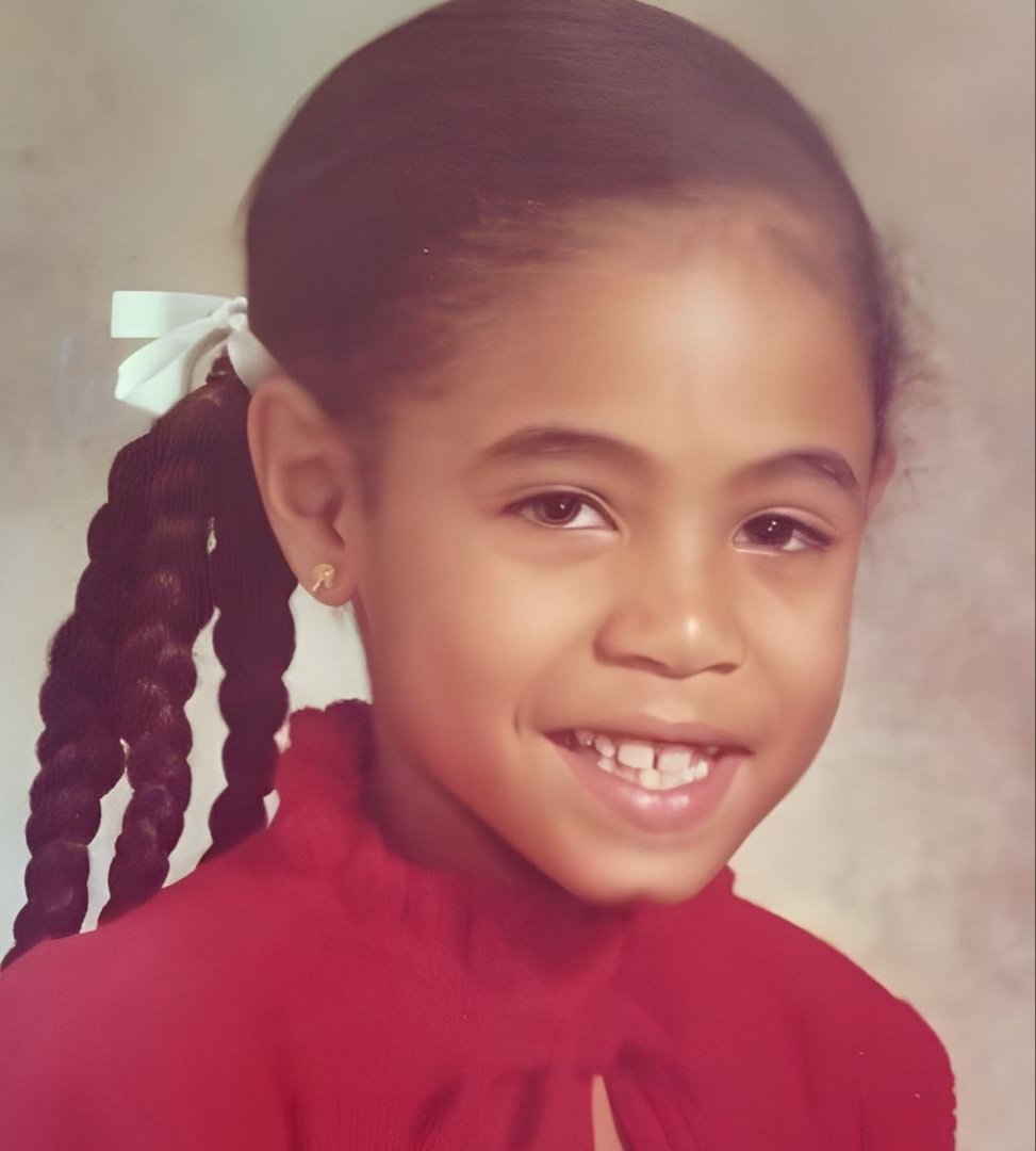 Solve GUESS WHO... jigsaw puzzle online with 25 pieces