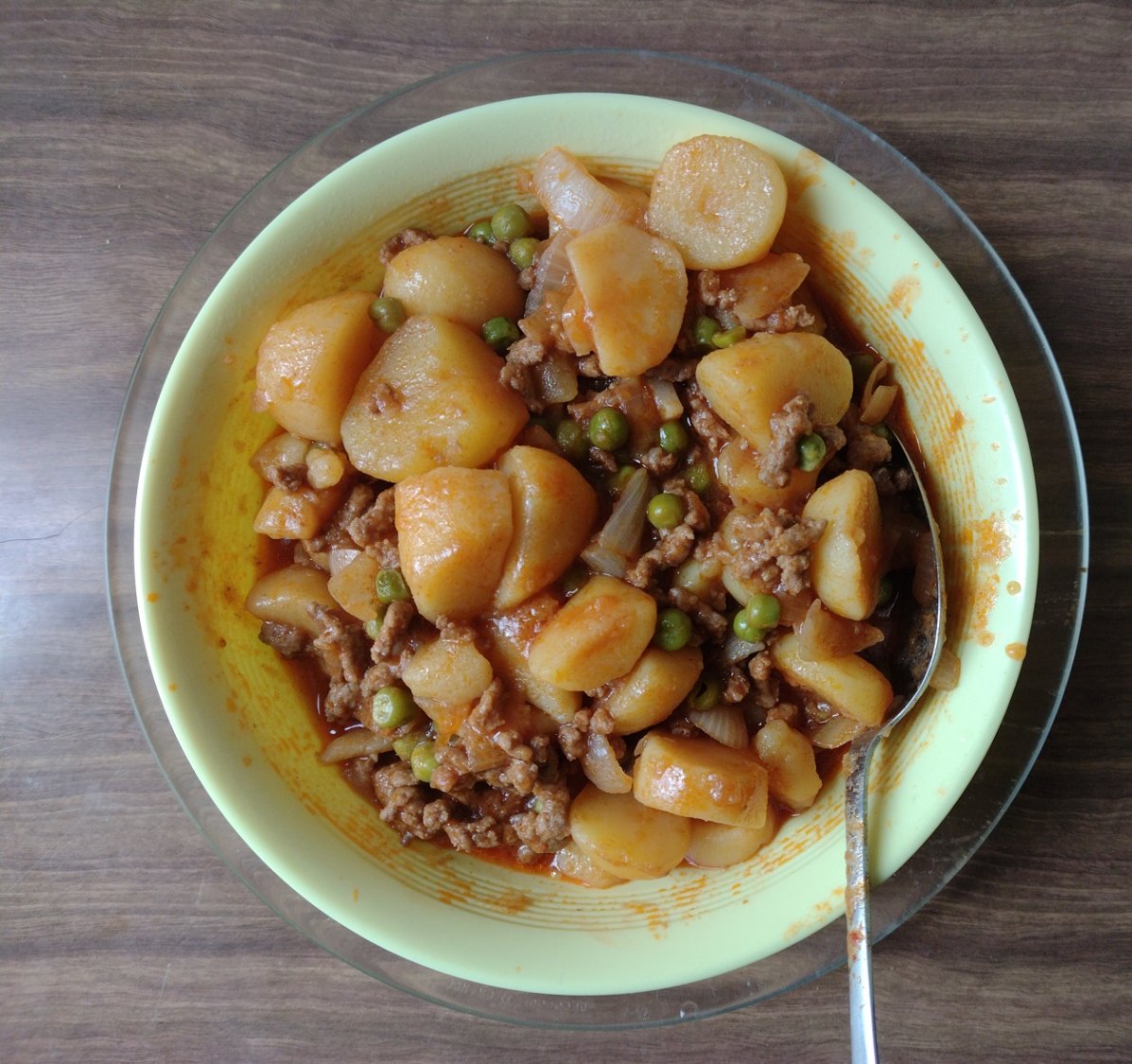 Solve Food I made - minced/ground beef, onions, peas and potatoes ...