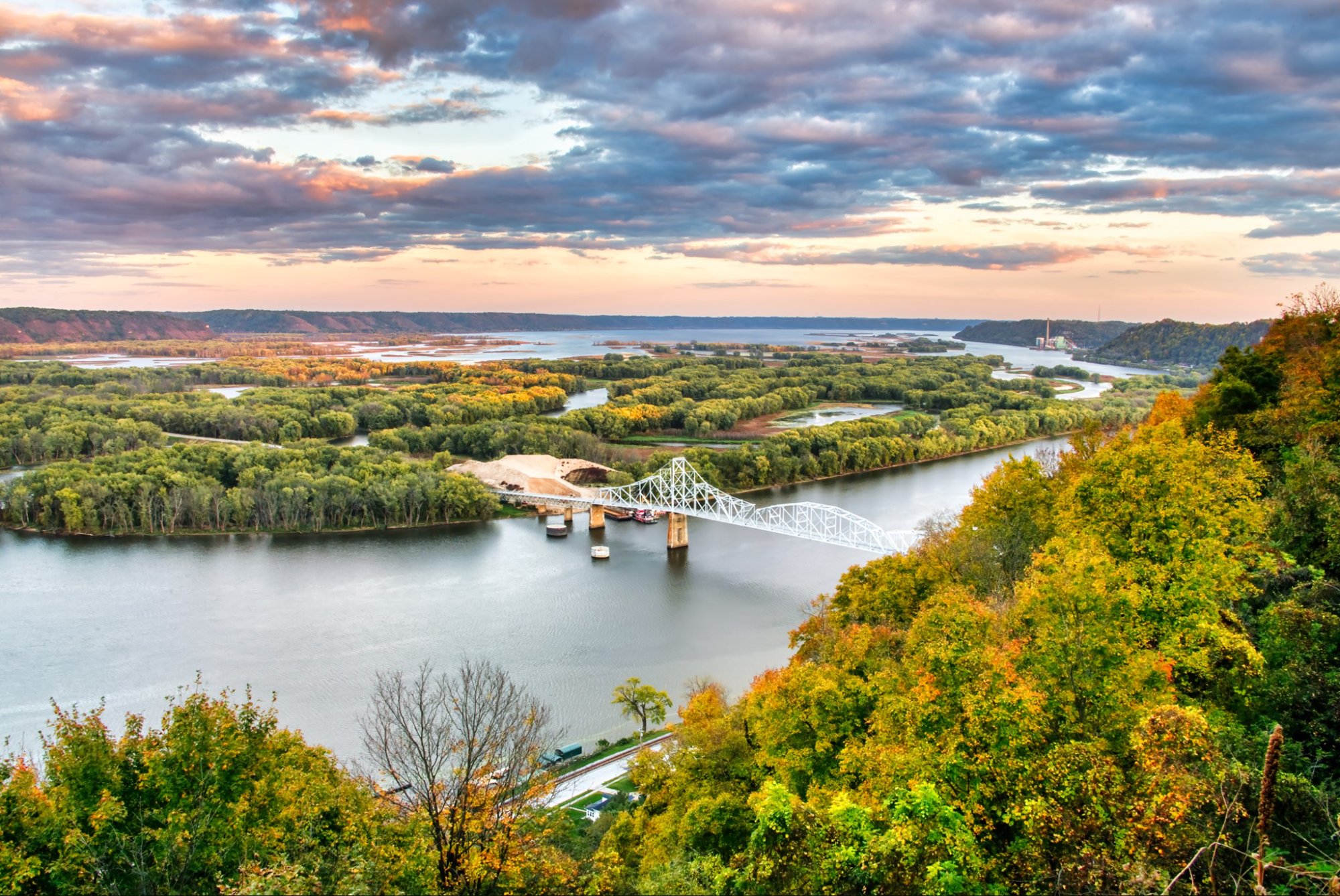 Solve Sunset on the Lansing, Iowa bridge jigsaw puzzle online with 600 ...
