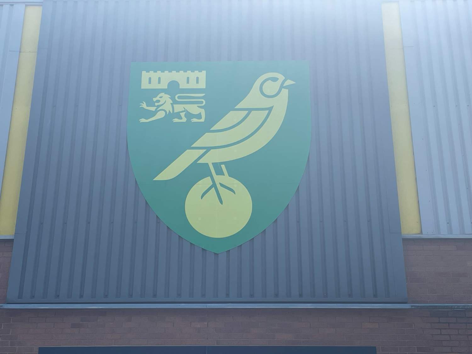 Solve Norwich City F C Emblem jigsaw puzzle online with 80 pieces