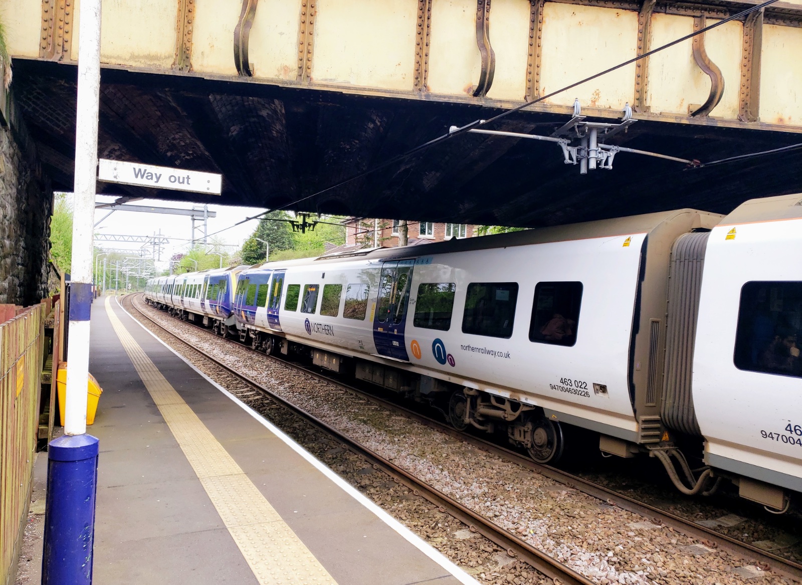 Jigsaw Puzzle | 48 pieces | Train arriving at Lostock Railway Station ...