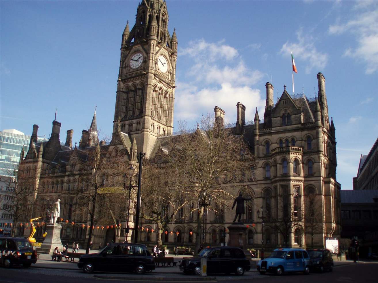 Solve Architecture of Manchester (14) (Large) jigsaw puzzle online with ...