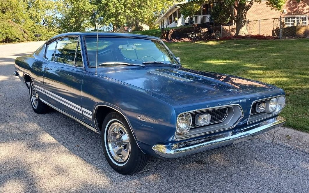 Solve 1967-Barracuda jigsaw puzzle online with 77 pieces