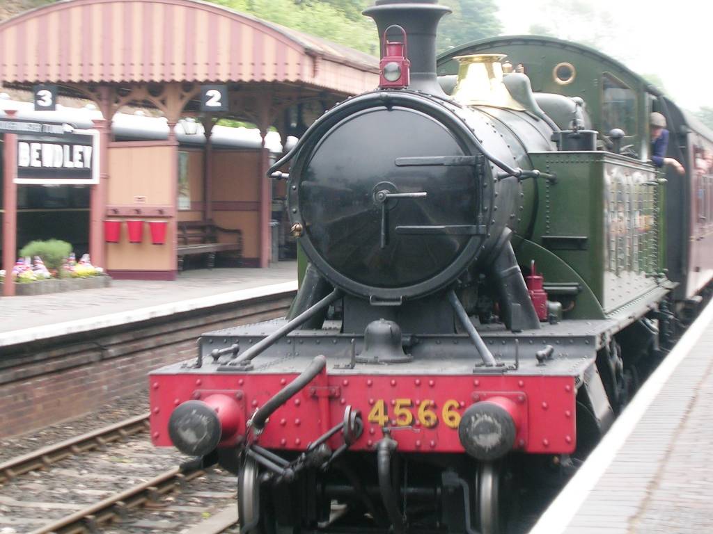 Solve GWR Prairie Tank Engine 4566. SVR jigsaw puzzle online with 204 ...