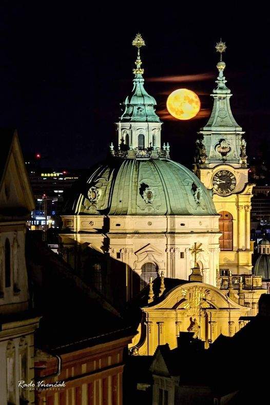 Solve Když byl v Praze úplněk - When there was a full moon in Prague ...