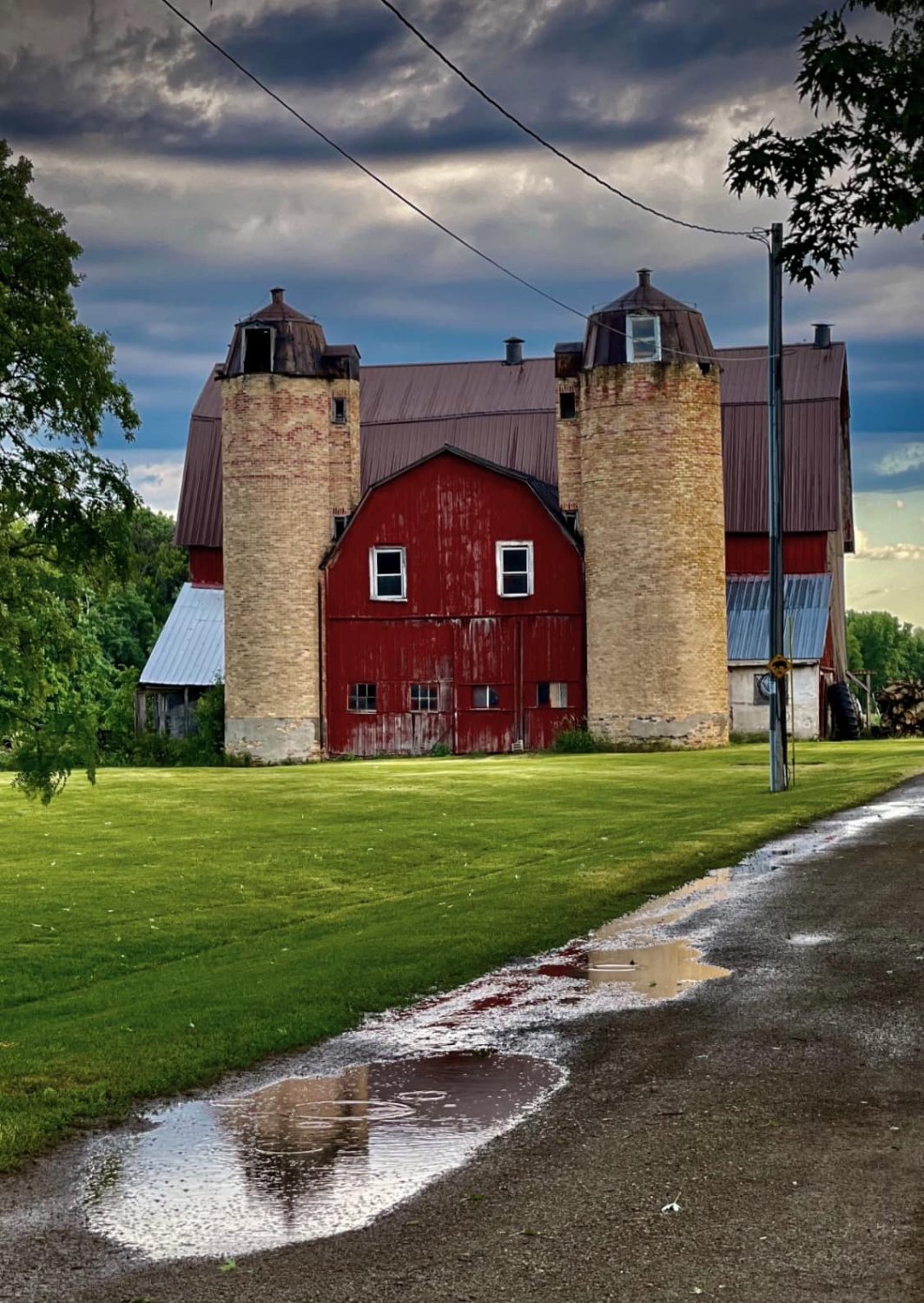 Solve Silos of Wisconsin jigsaw puzzle online with 300 pieces