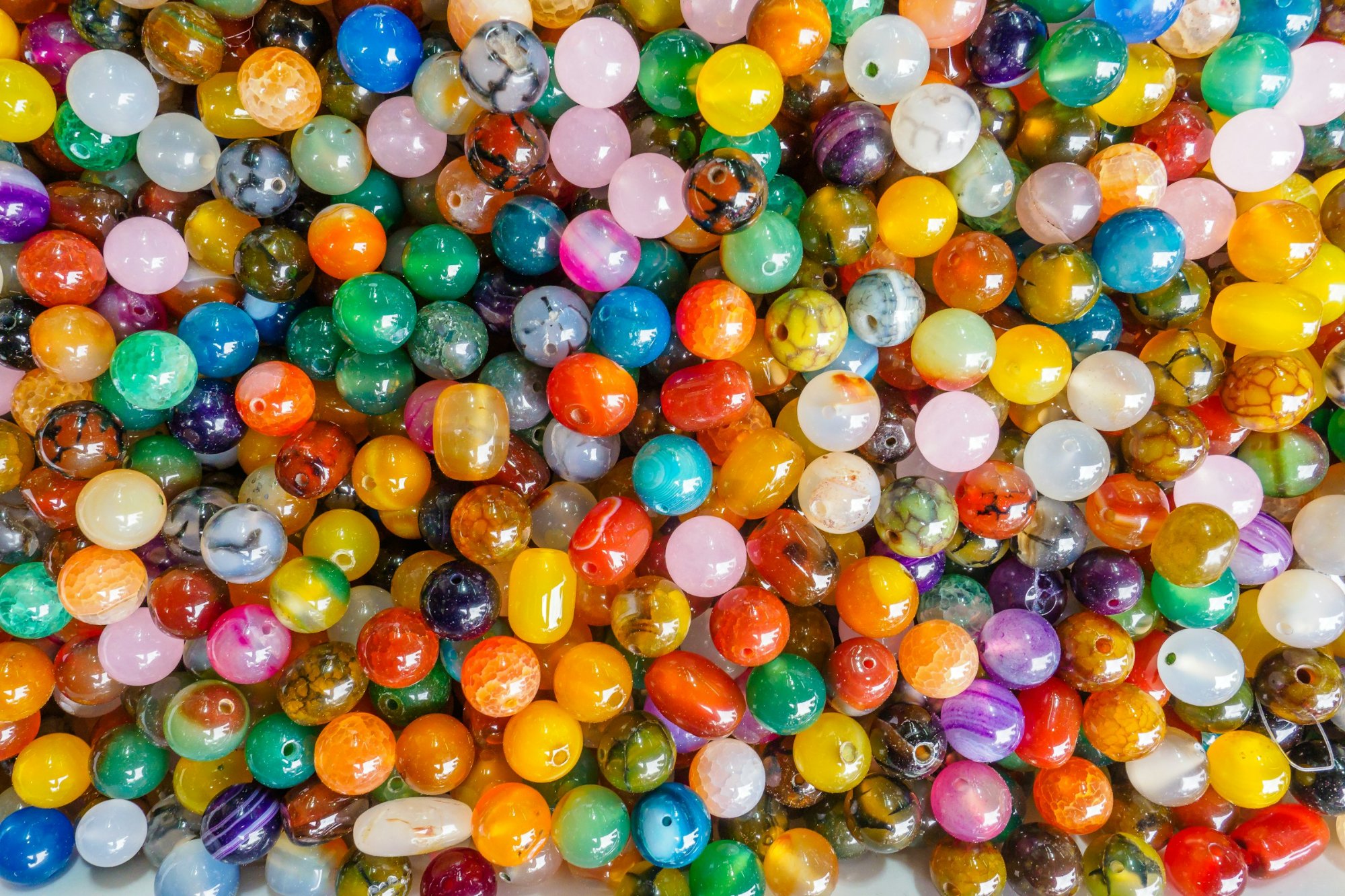 Solve Beads jigsaw puzzle online with 126 pieces
