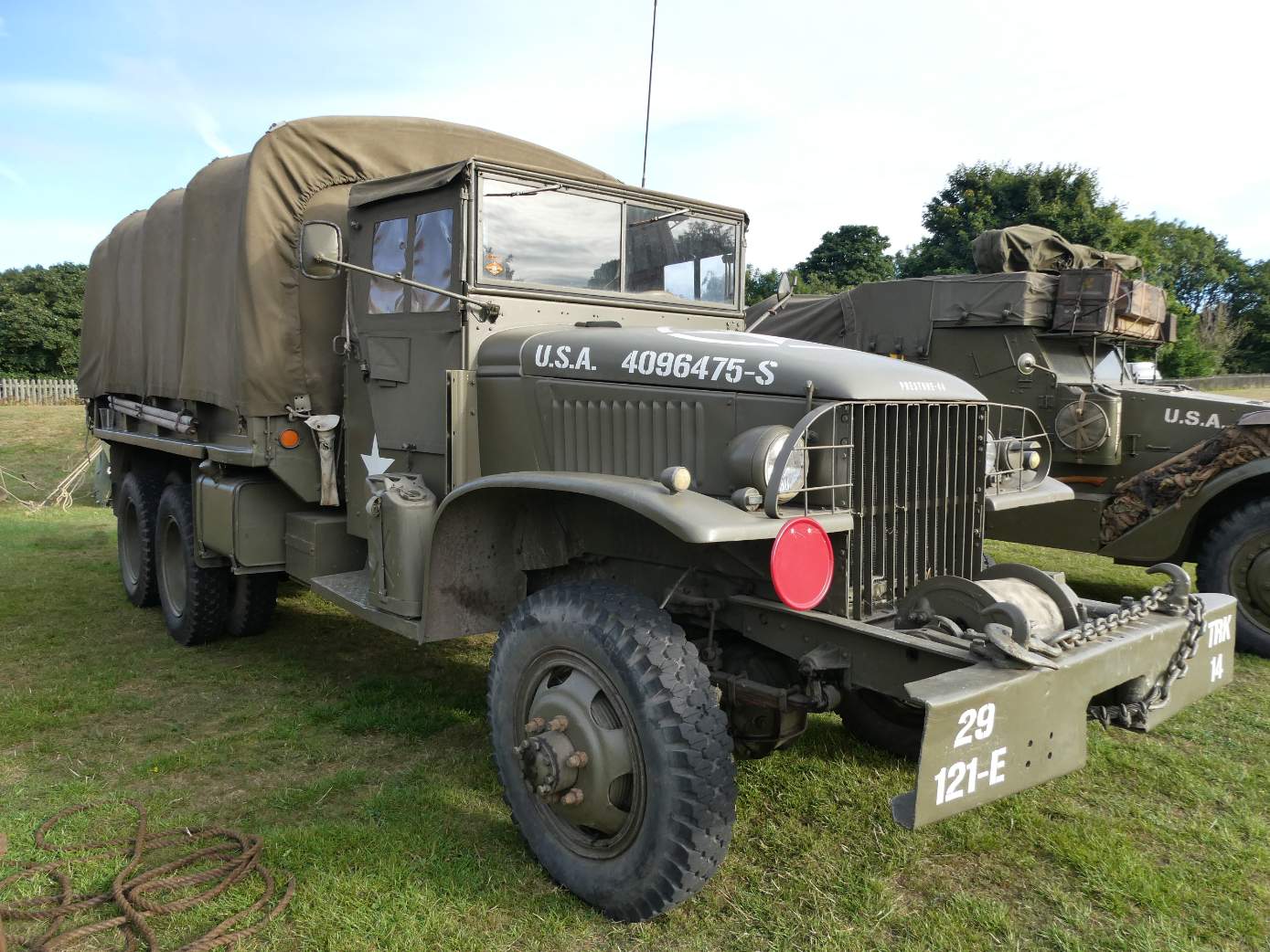 Solve 1944 GMC CCKW Truck jigsaw puzzle online with 35 pieces